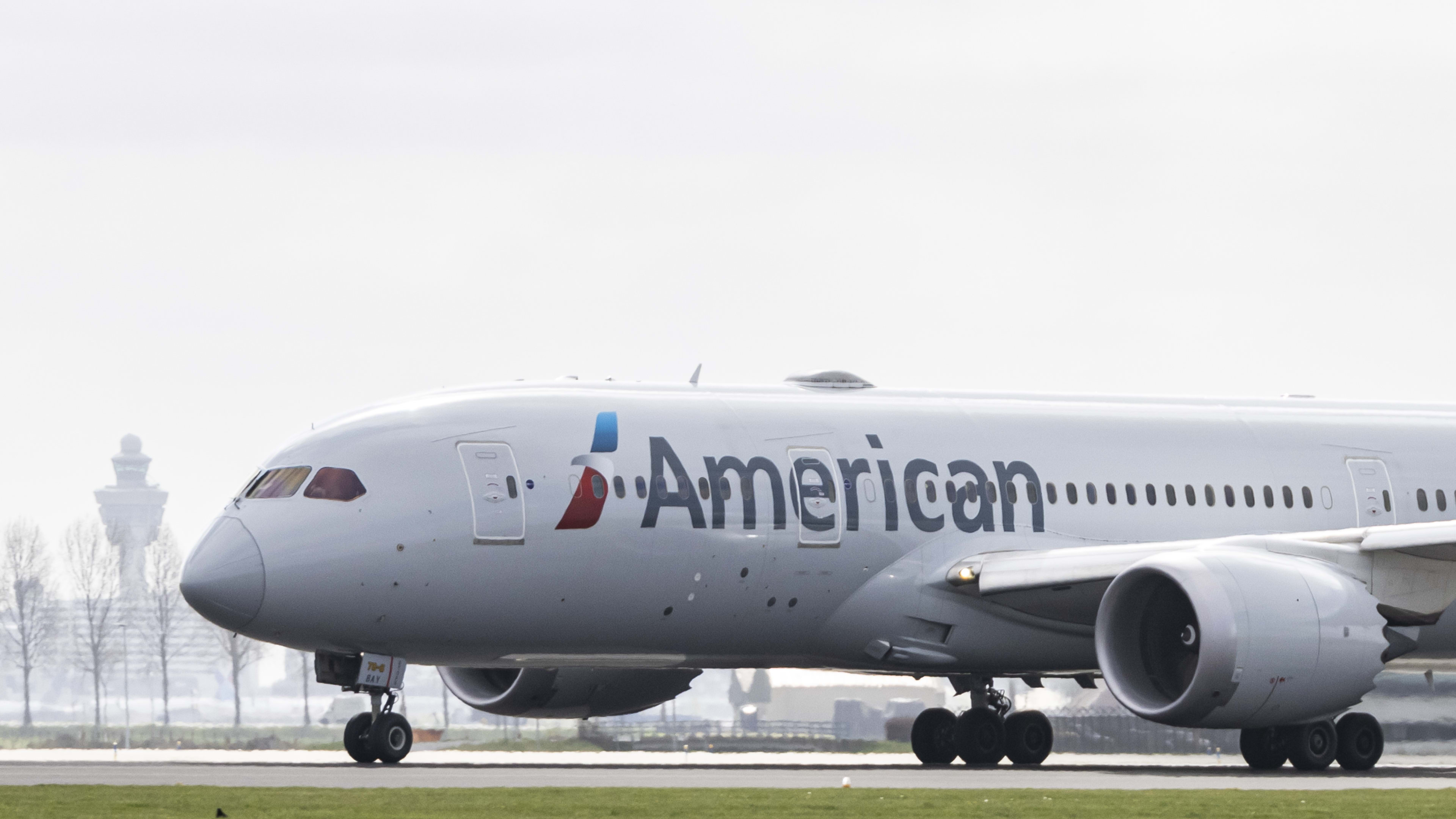 American Airlines Experiencing a 'Technical Issue' Impacting Hundreds ...