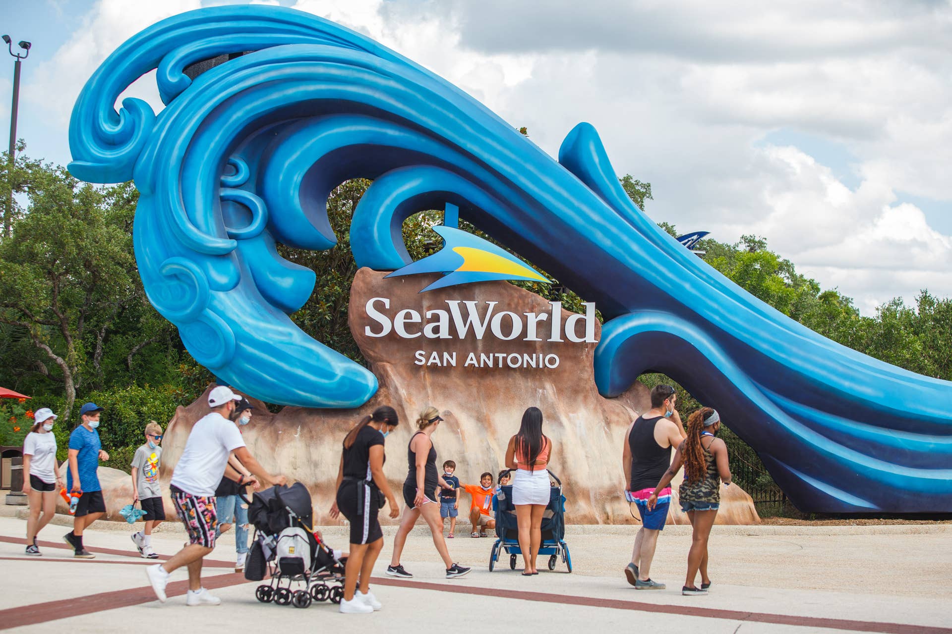 Woman Suing SeaWorld After Being Hit by Duck on Ride - Men's Journal