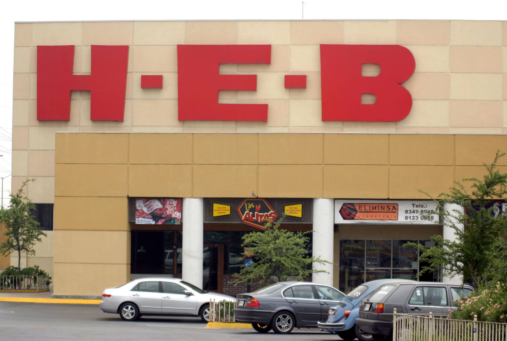 Major Grocery Chain Is Offering Deliveries With No Fees - Men's Journal