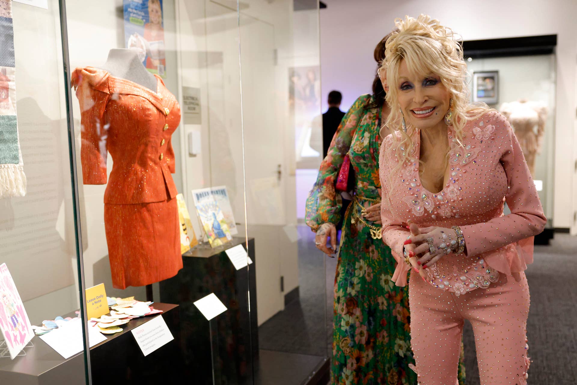 Dolly Parton, 79, Announces Surprise Vegas Residency With Only 6 Shows ...