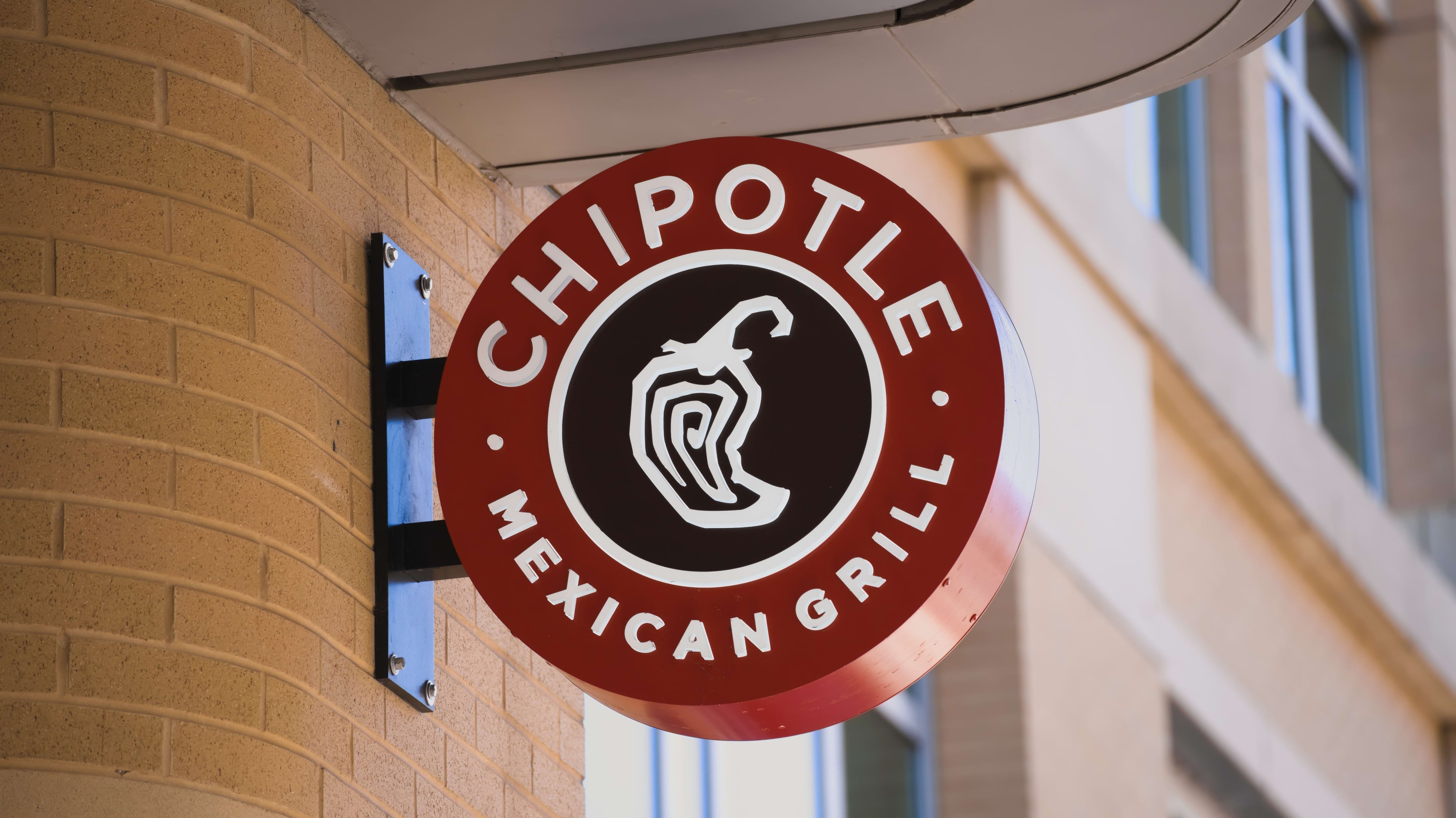 Chipotle Launches First-of-Its-Kind College Rewards Program - Men's Journal