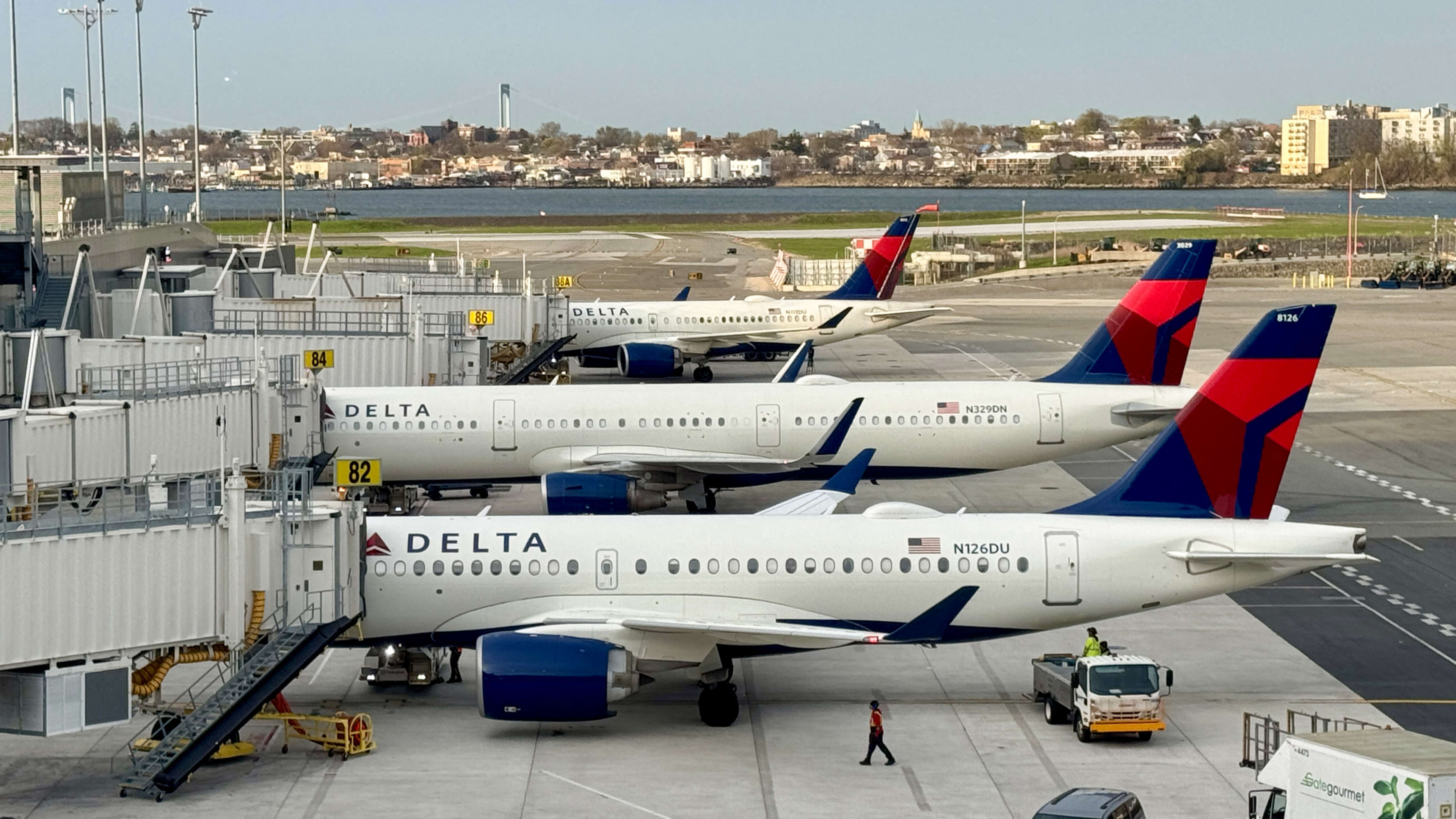 Delta Air Lines Suddenly Cancels Nearly 200 Flights - Men's Journal
