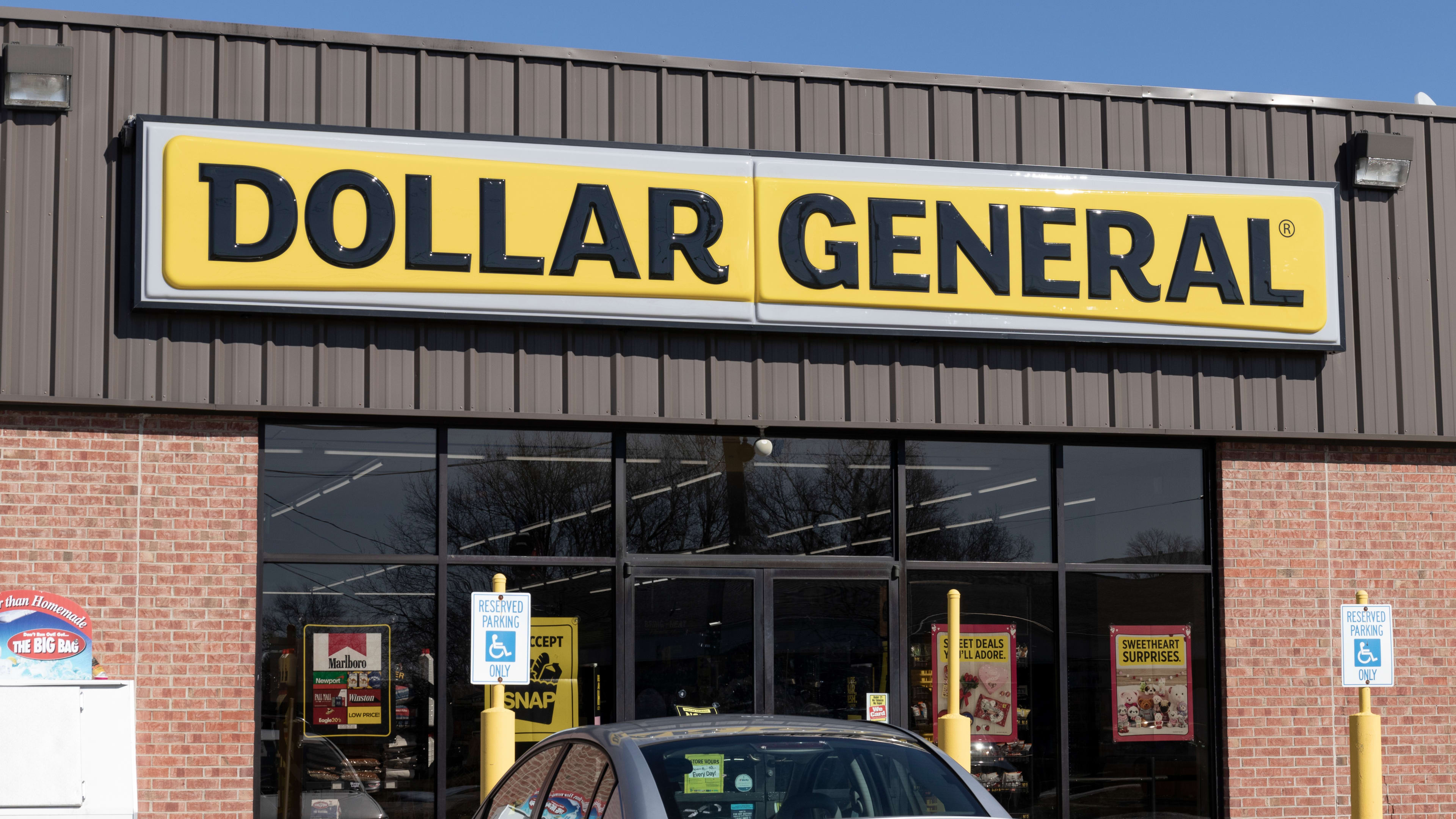 Is Dollar General Open on Labor Day? 2025 Holiday Hours - Men's Journal