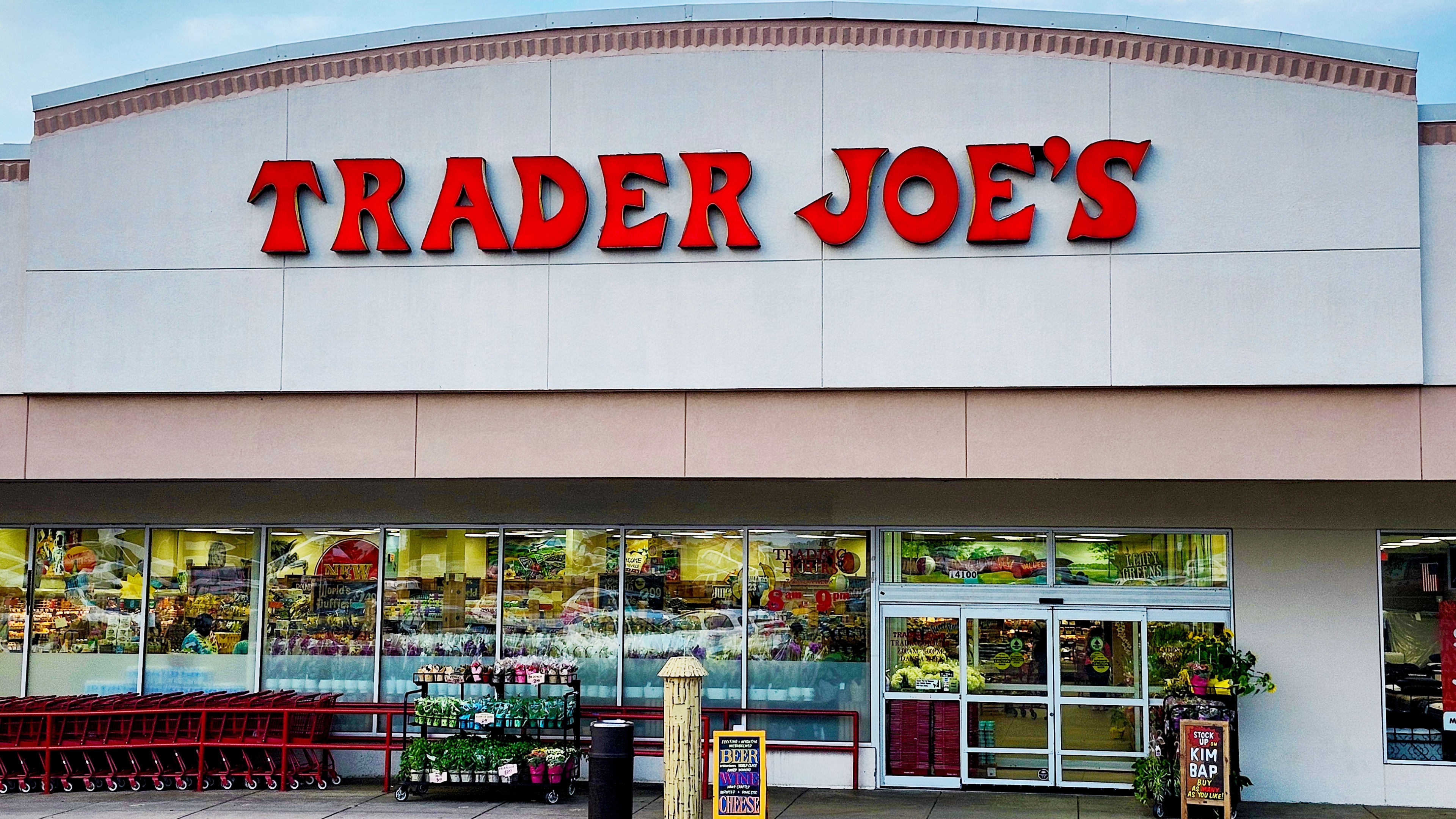 Trader Joe's Fans Rave Over This Protein Packed Dip - Men's Journal