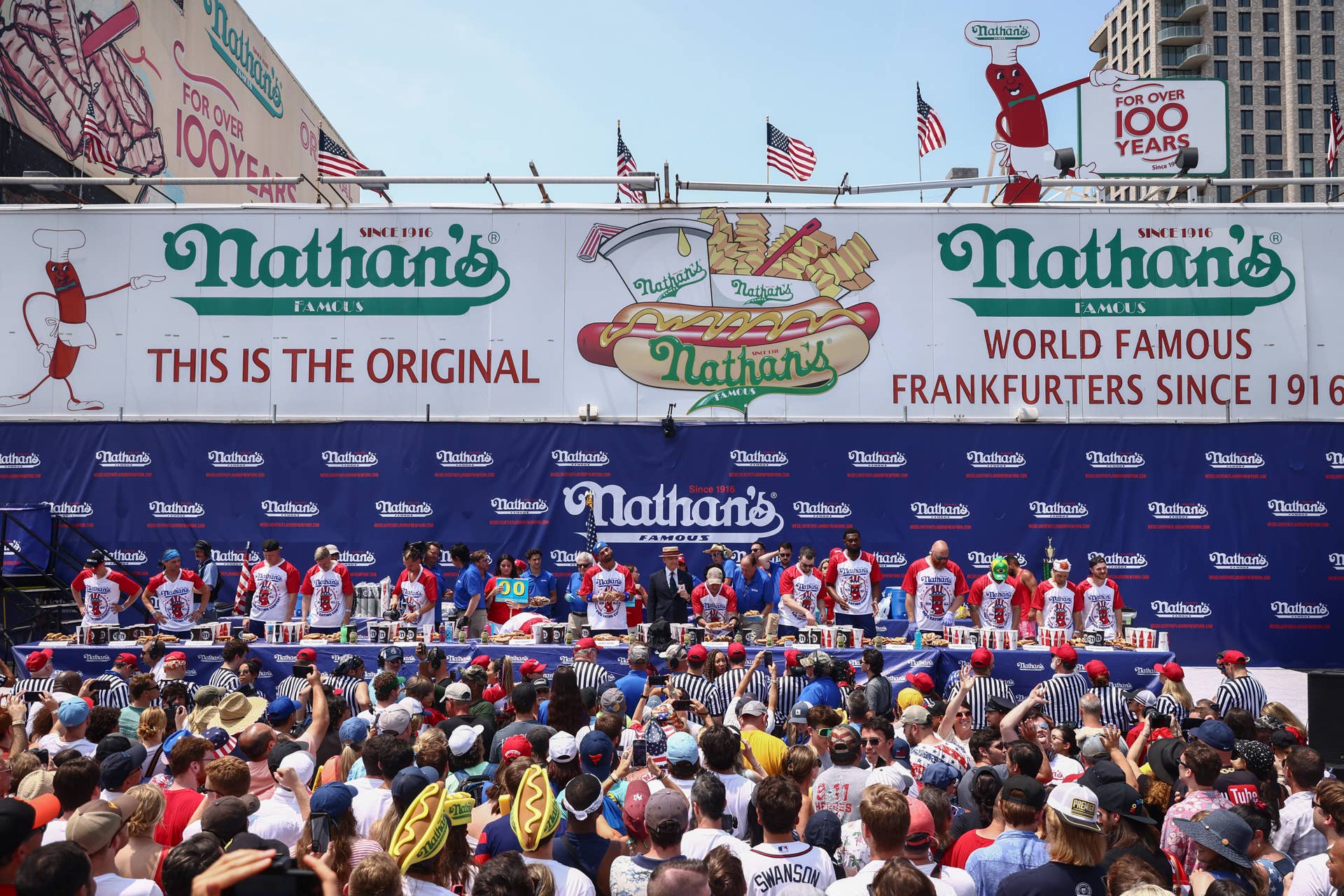 Tourist Claims Shocking Discovery Inside Nathan's Famous Hot Dog - Men ...