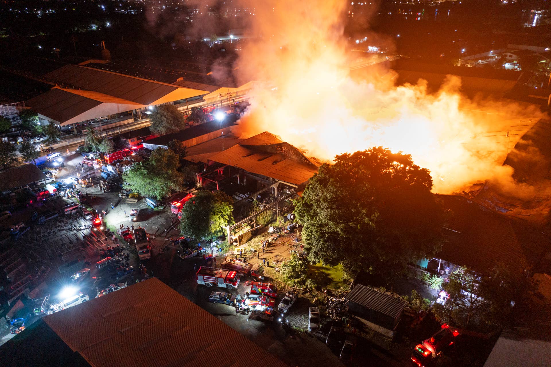 Residents Evacuated After Domino's Pizza Explodes After 3-Car Crash ...