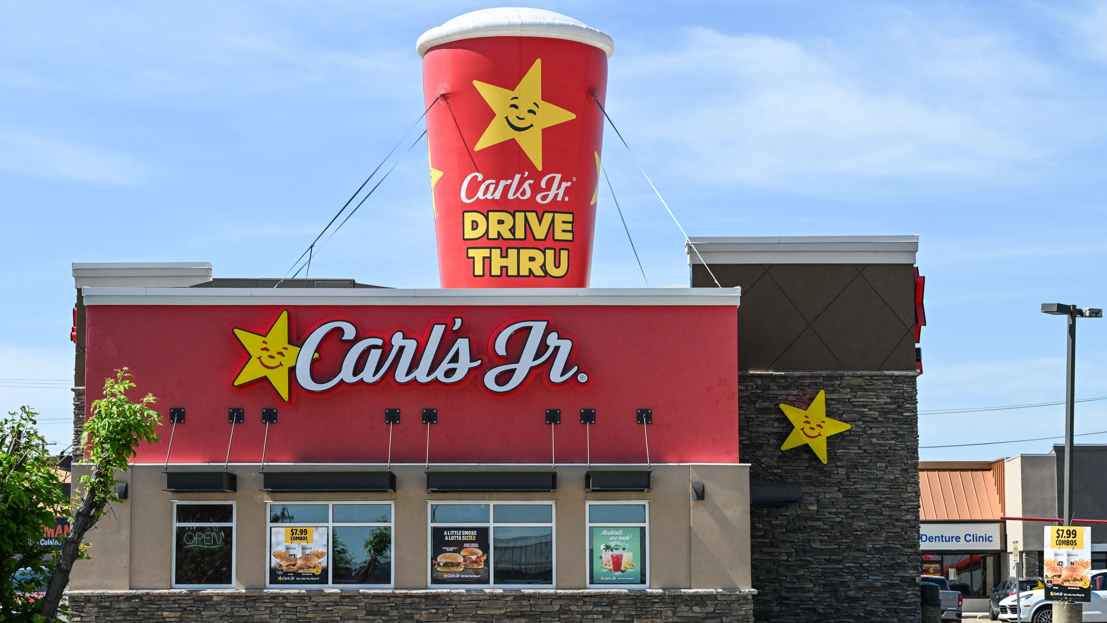 Carl’s Jr. Drops Surprising New Ad With a Familiar ‘That’s Hot’ Cameo ...