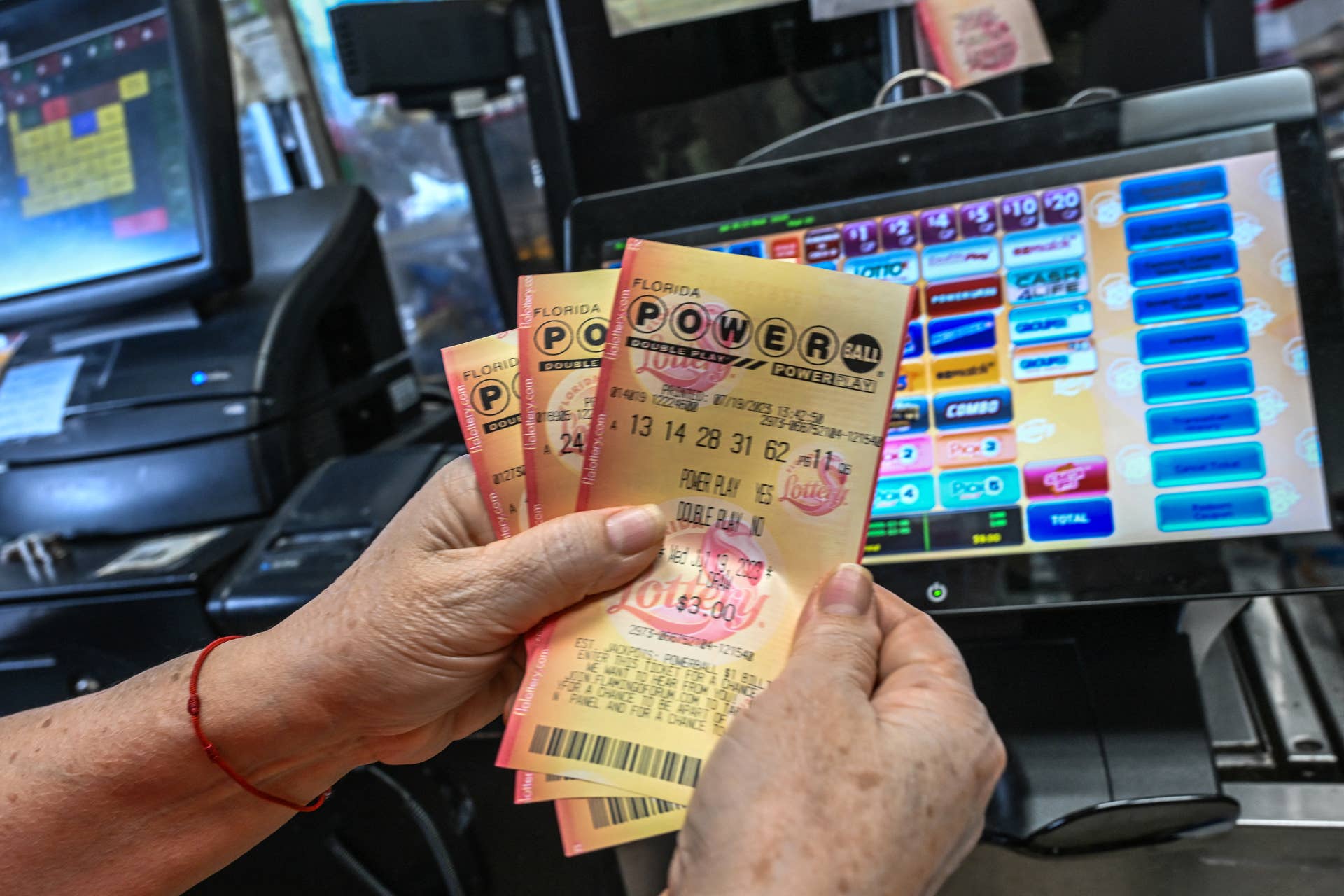 Multiple Powerball Winners Hit For $1 Million or More - Men's Journal