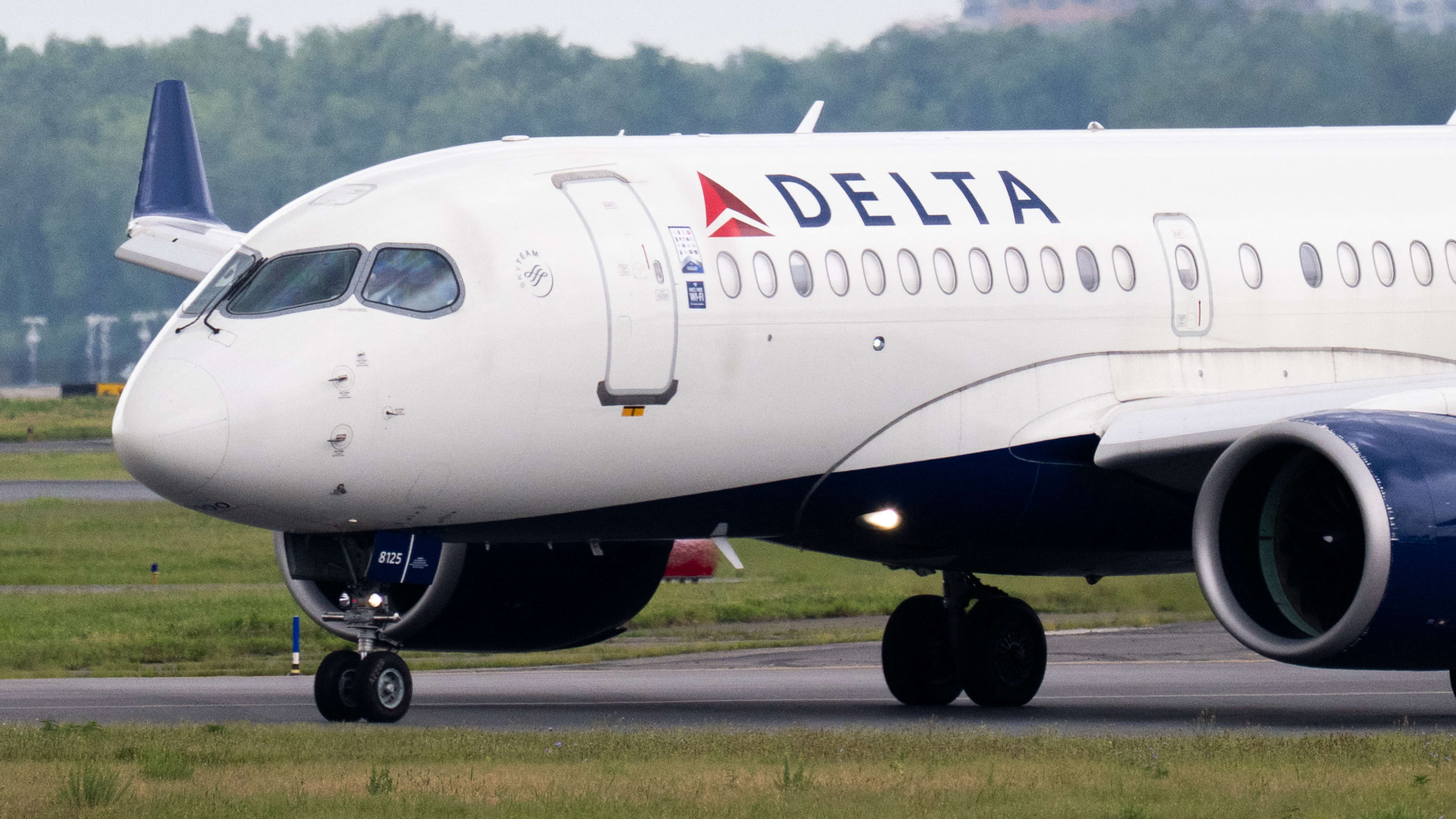 Former NFL Star Kicked Off Delta Flight Releases Statement - Men's Journal