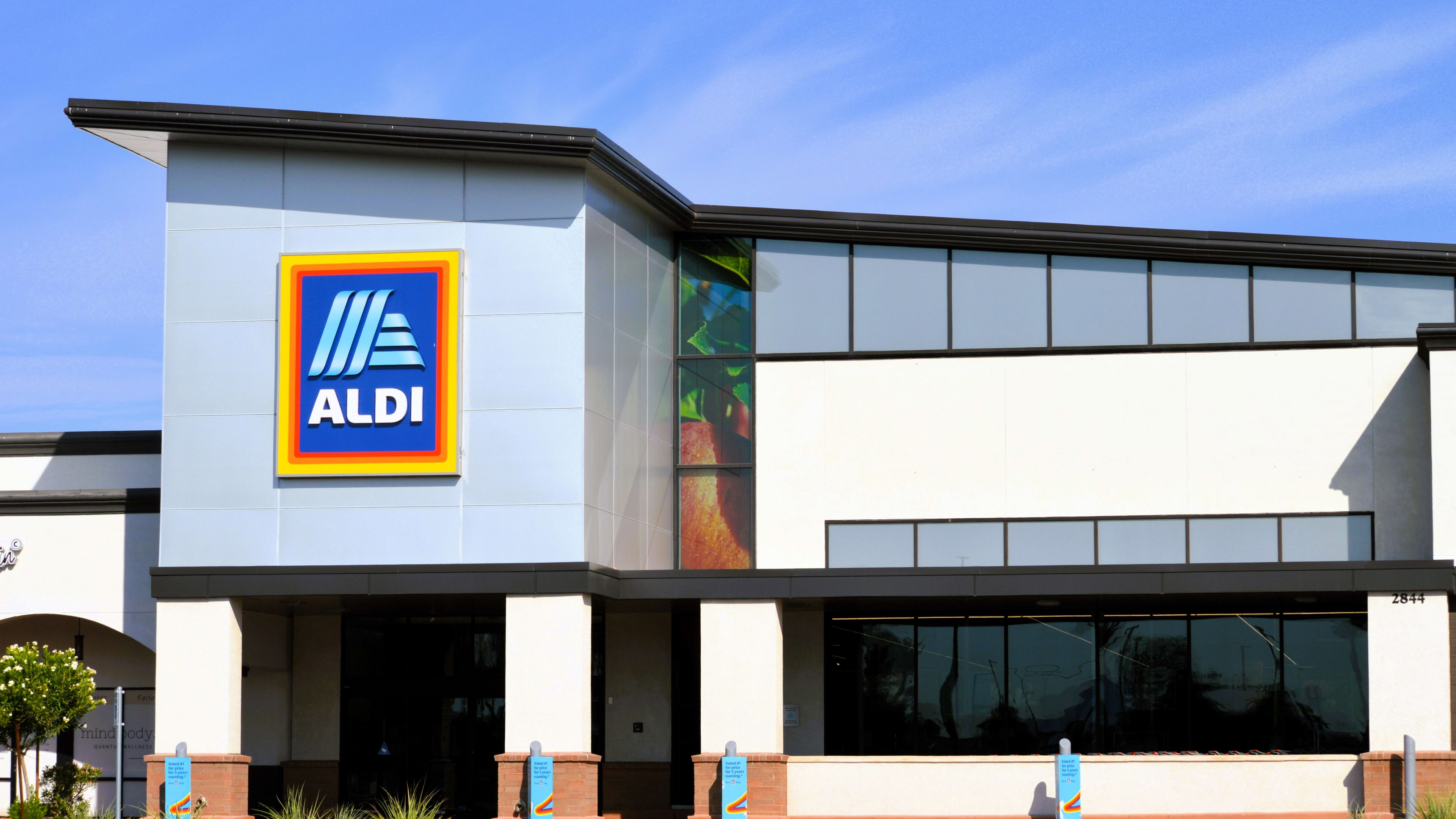 Aldi Brings Back Fan-Favorite Burgers They Call 'The Best Ever' - Men's ...