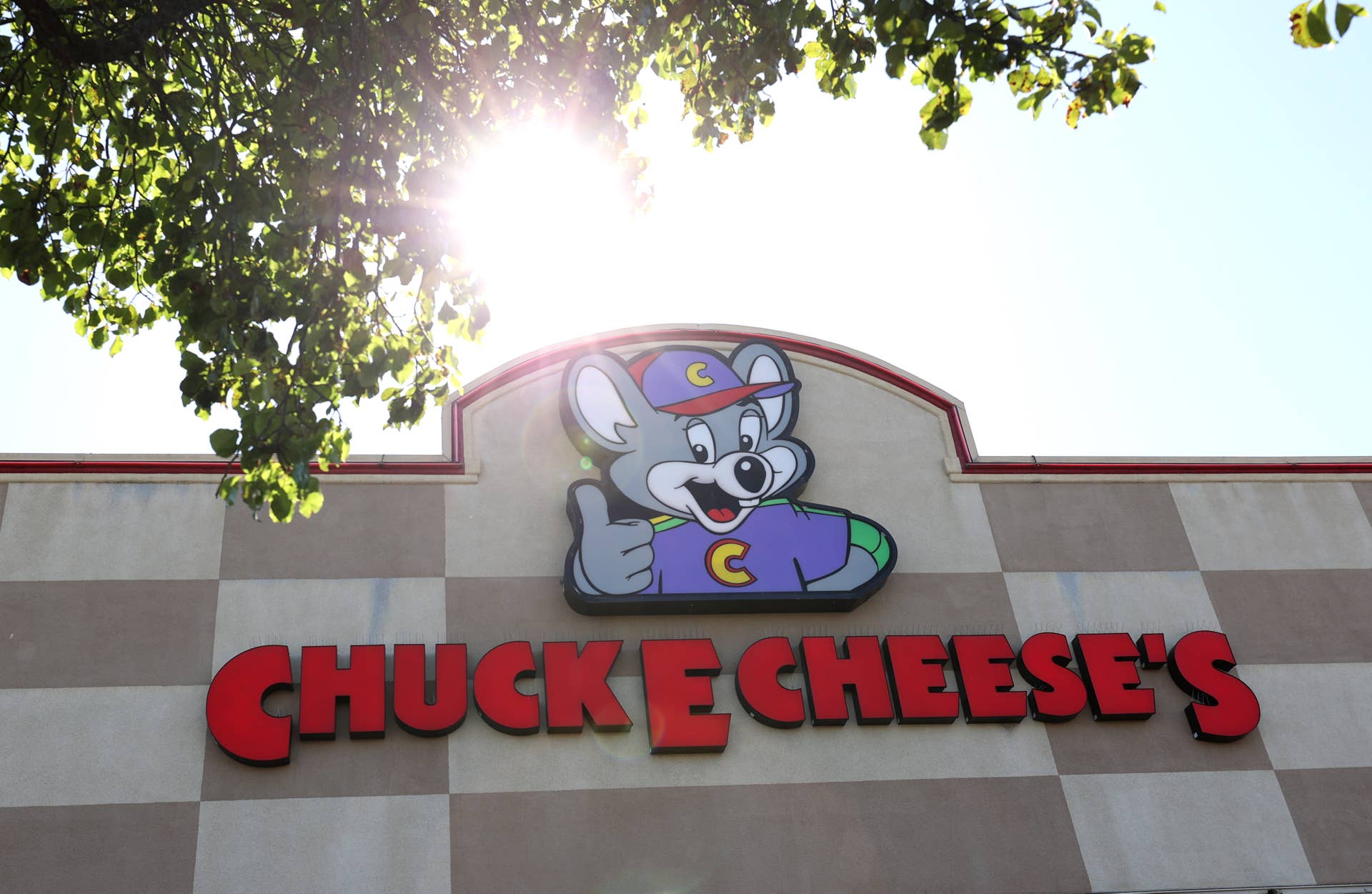 Florida Police Arrest Chuck E. Cheese Mascot on Felony Charges - Men's ...
