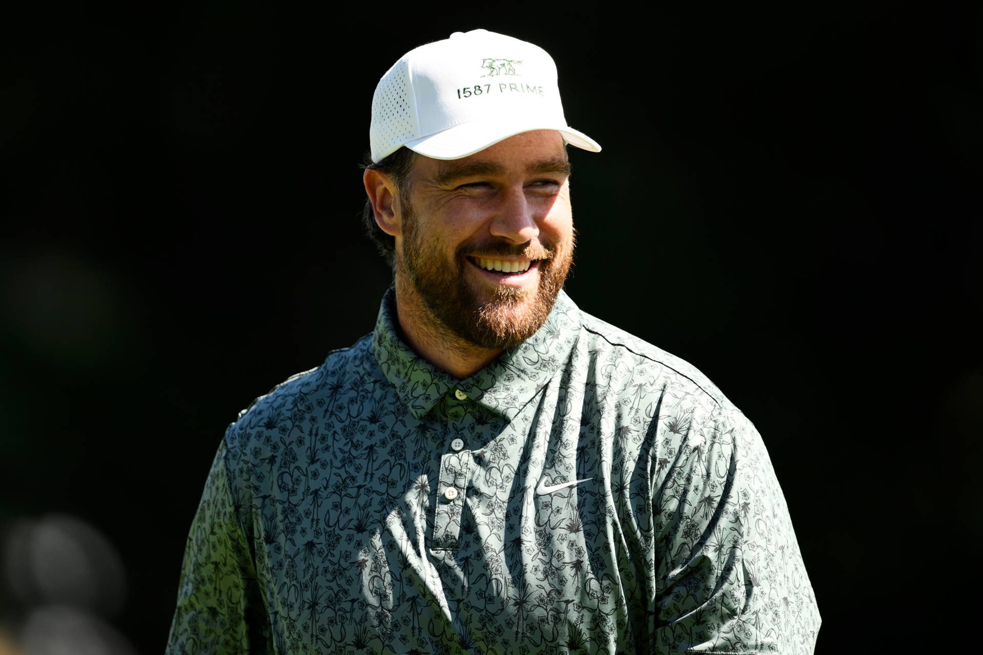 Travis Kelce Impresses Stadium Crowd With Incredible Golf Shot - Men's ...