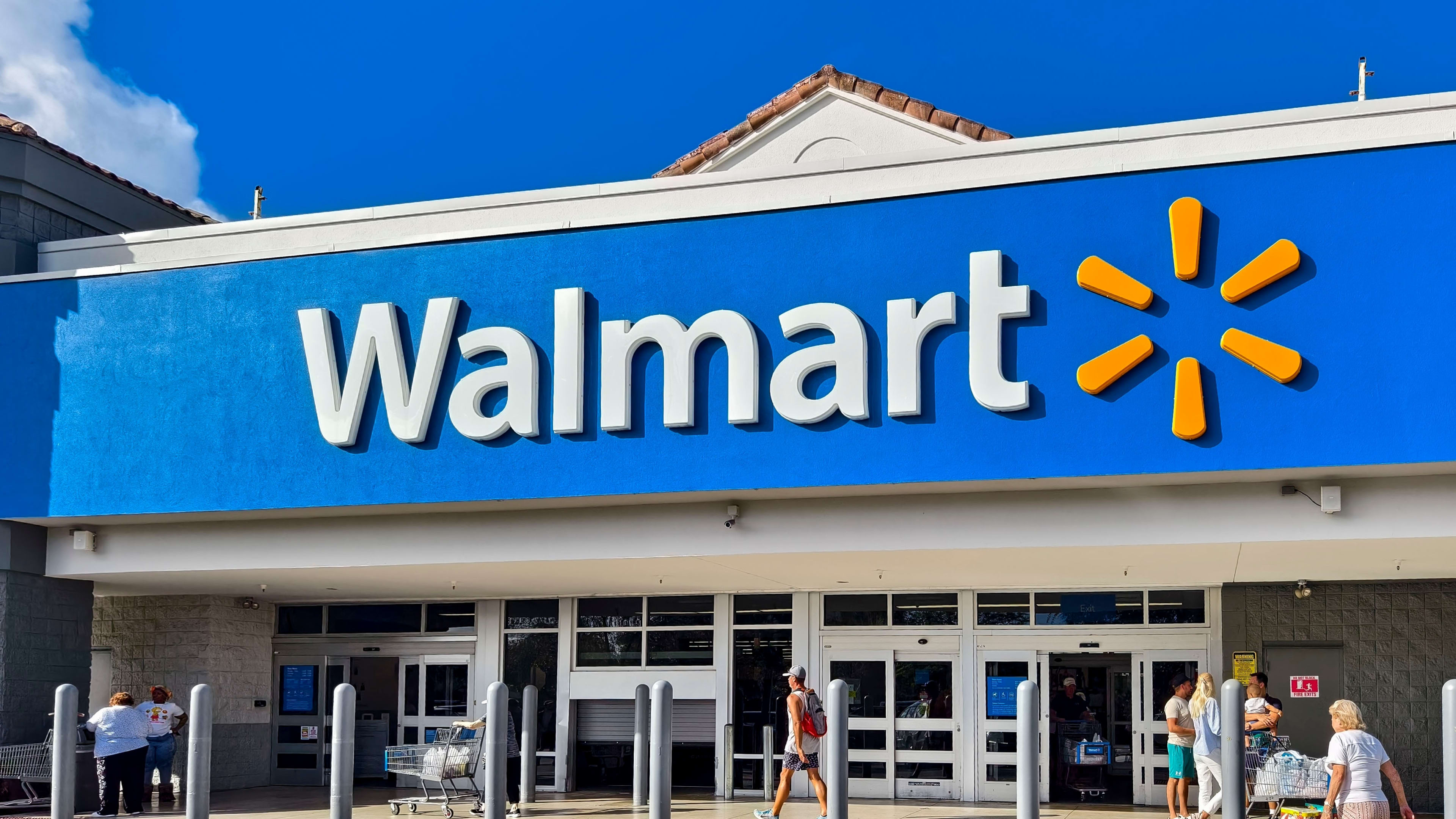 Is Walmart Open on Labor Day? 2025 Holiday Hours - Men's Journal