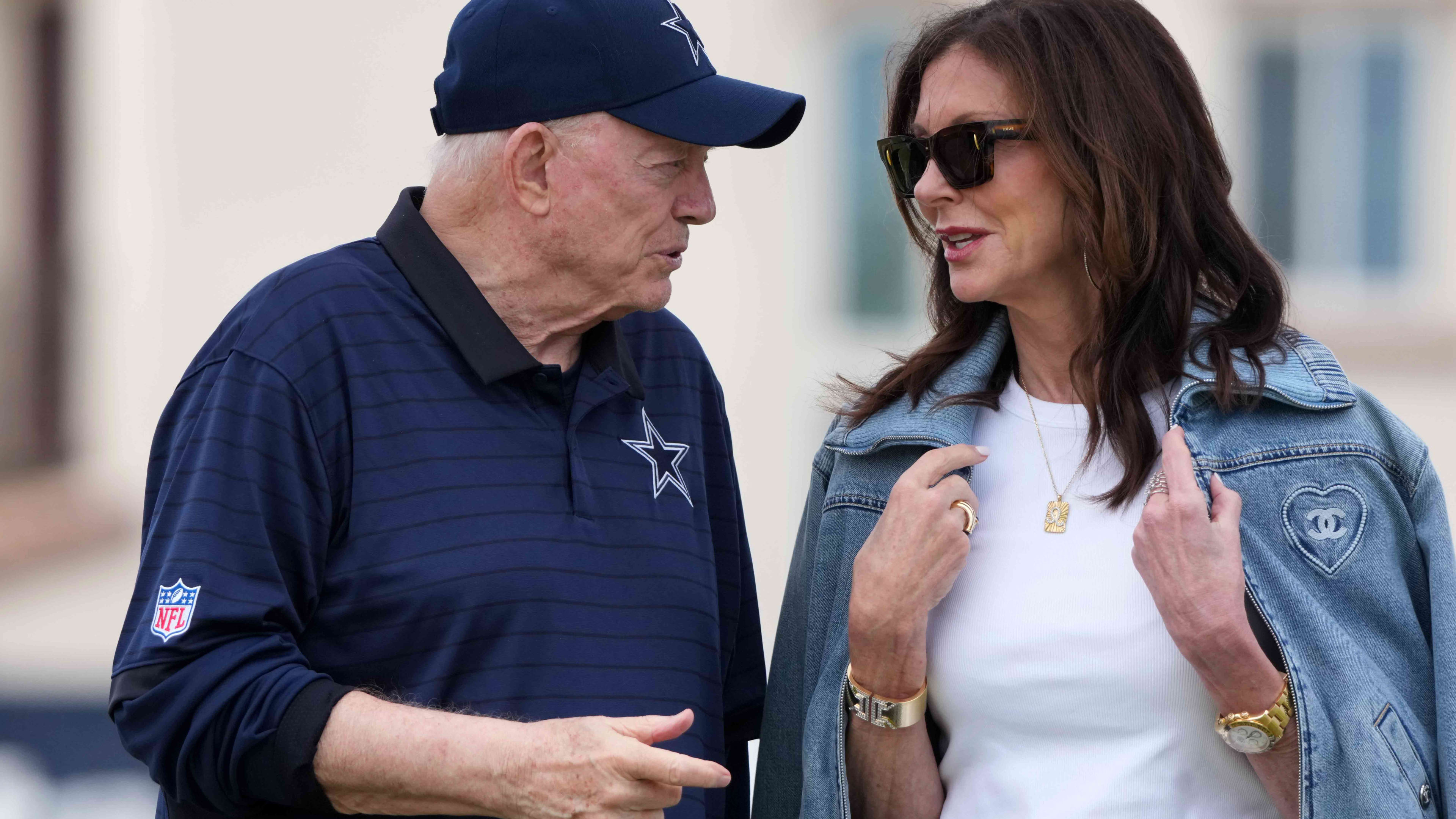 Former Dallas Cowboys Star Hits on Jerry Jones’ Daughter, 'She's Fine ...