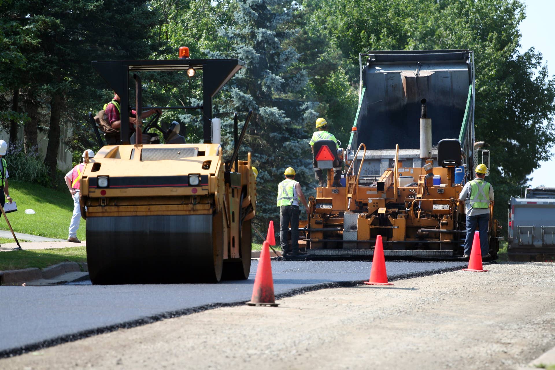 6-Year-Old Suffers Life-Threatening Injuries in Asphalt Accident - Men ...