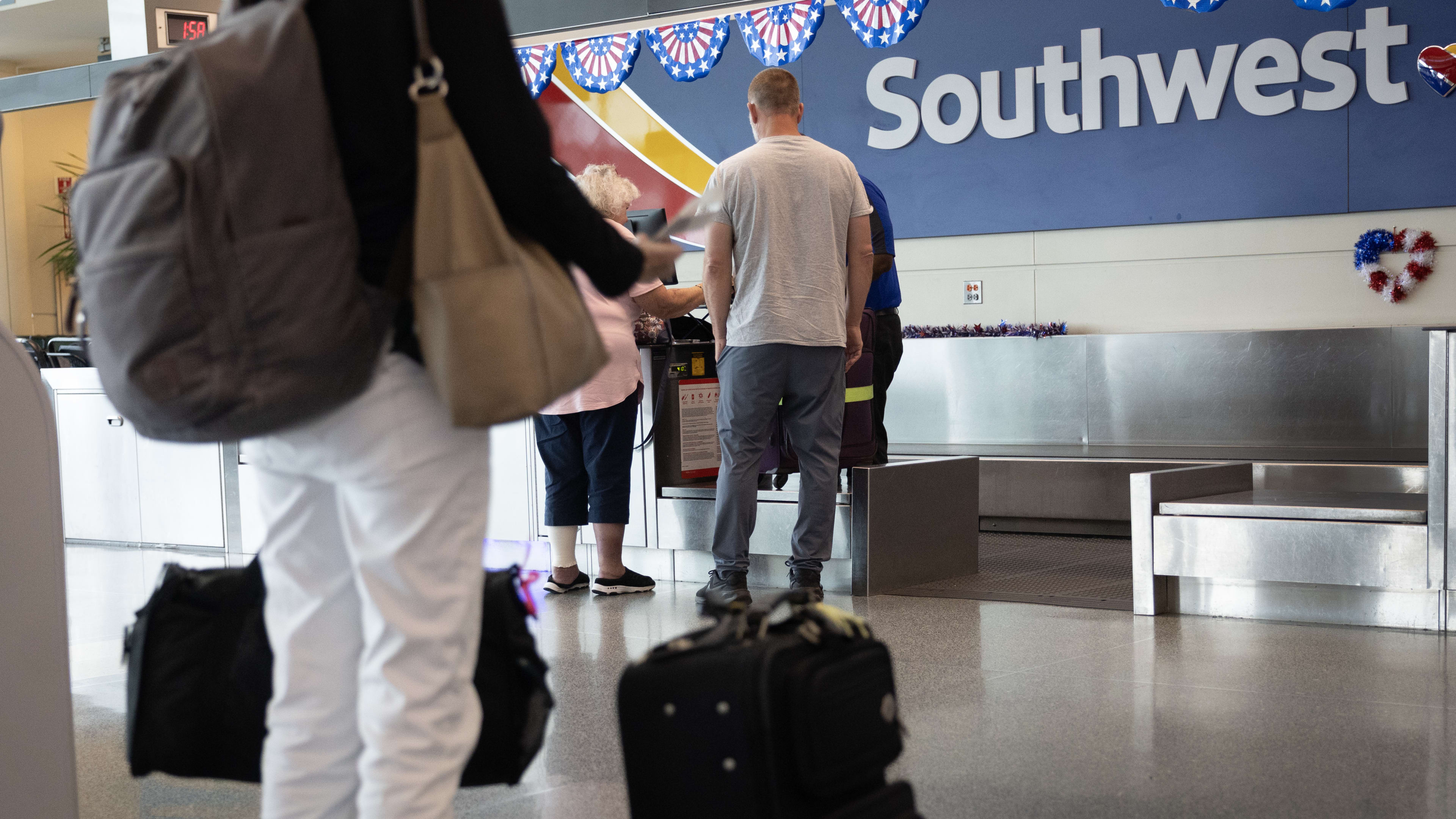 Southwest Airlines Has Major Expectation After Bag Fee Change - Men's ...
