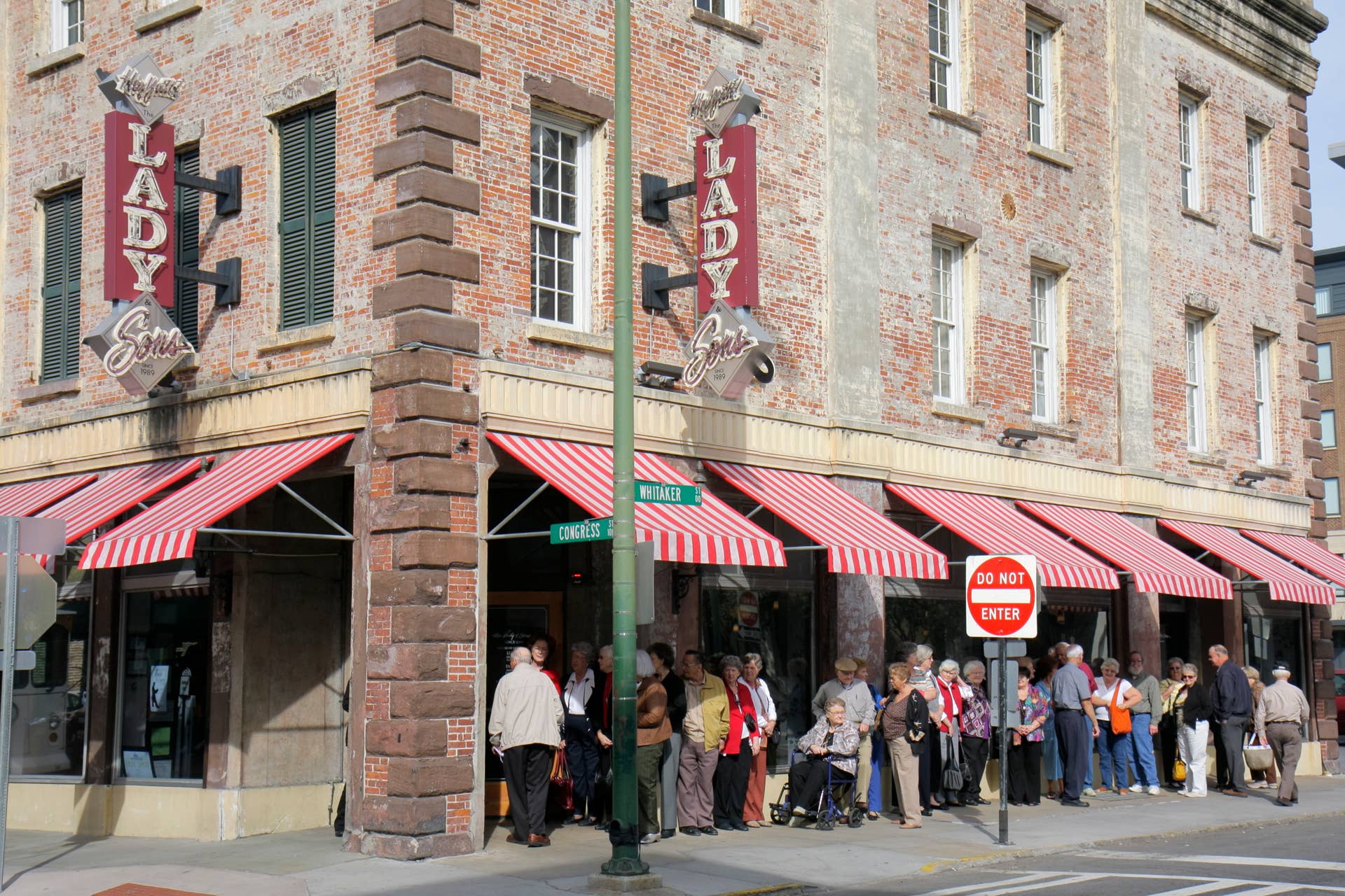 Former Food Network Star Paula Deen Closes 2 Popular Restaurants ...