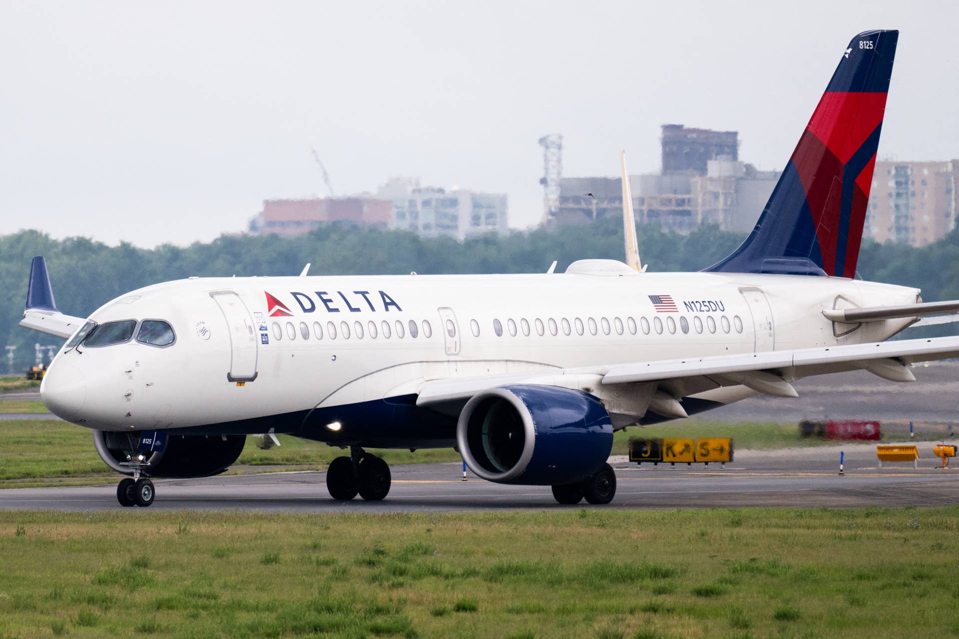 Delta Air Lines Moving Forward With Big Change for 6 Days Only - Men's ...