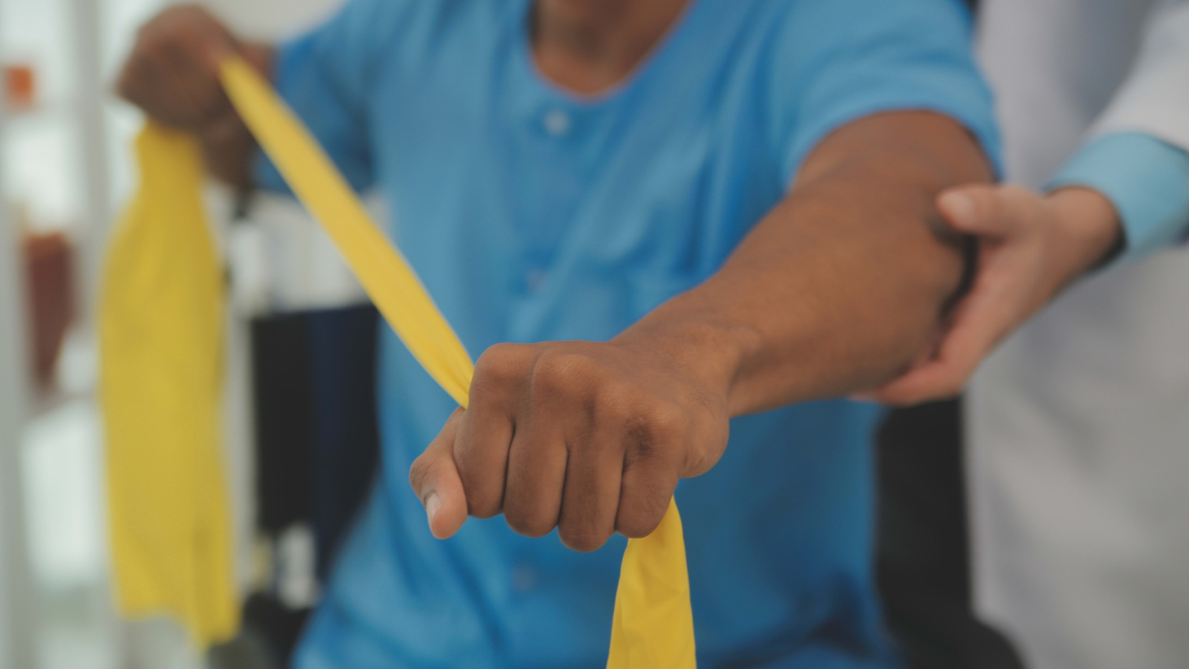 How to Train Around Shoulder Pain the Right Way - Men's Journal