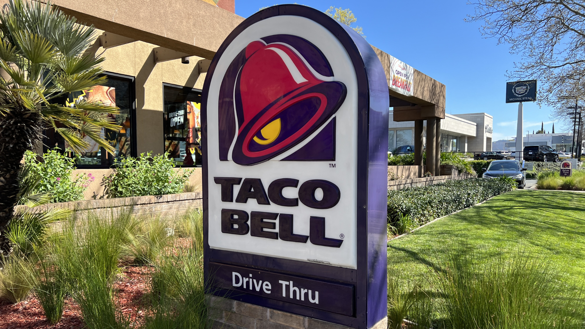 Taco Bell Cheesy Dipping Burritos Review - Men's Journal