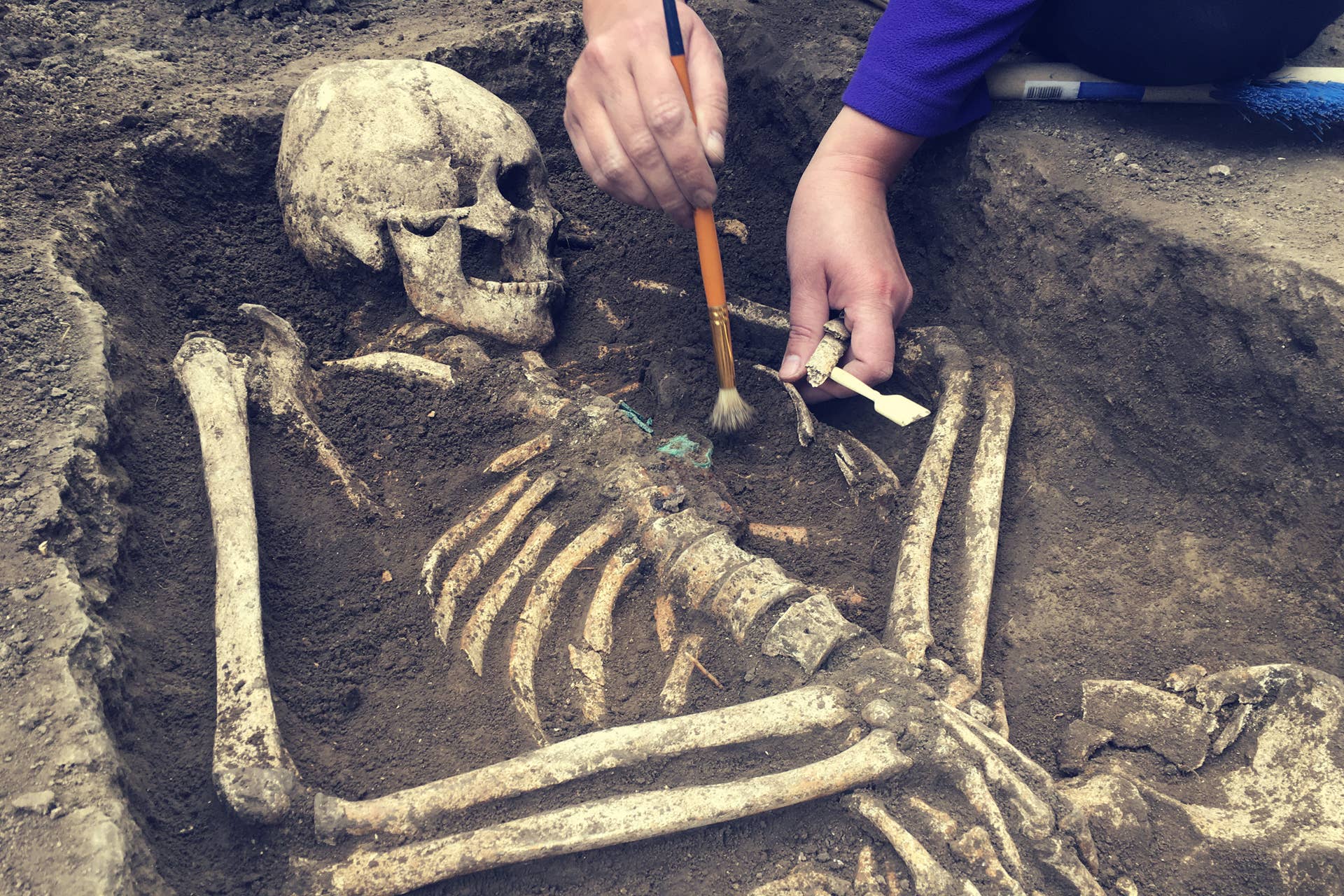 Archaeologists Find Remains of Six-Fingered Shaman in Ancient Grave ...