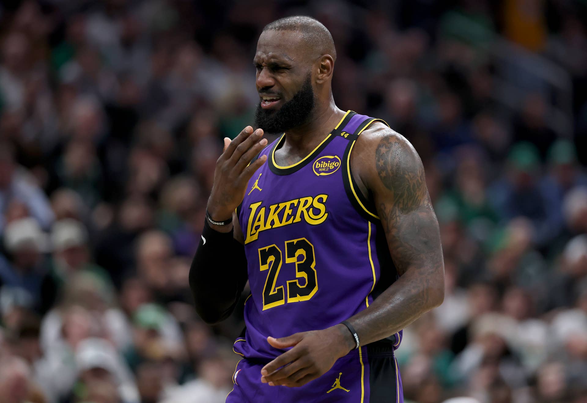 Isiah Thomas Bashes LeBron James For Warming Up Shirtless - Men's Journal
