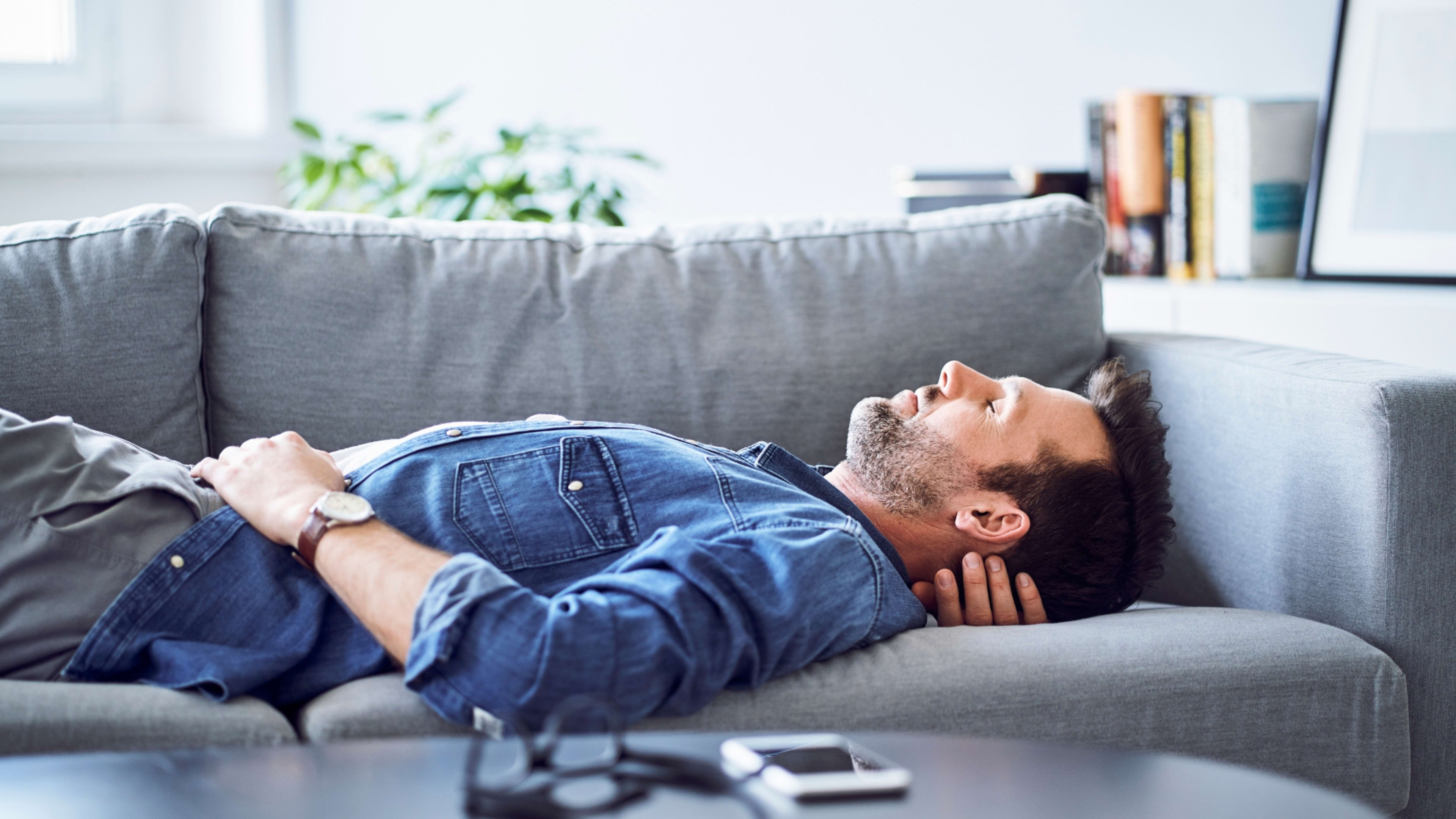 The Sleep Hack Navy SEALs Use to Recharge in 10 Minutes - Men's Journal