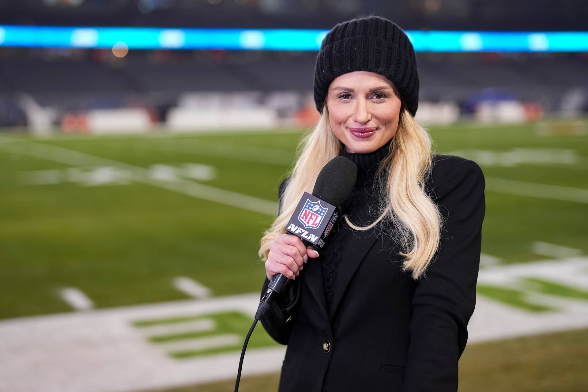 NFL Reporter Jane Slater Turns Heads in 'Stunning' Swimsuit Photo - Men ...