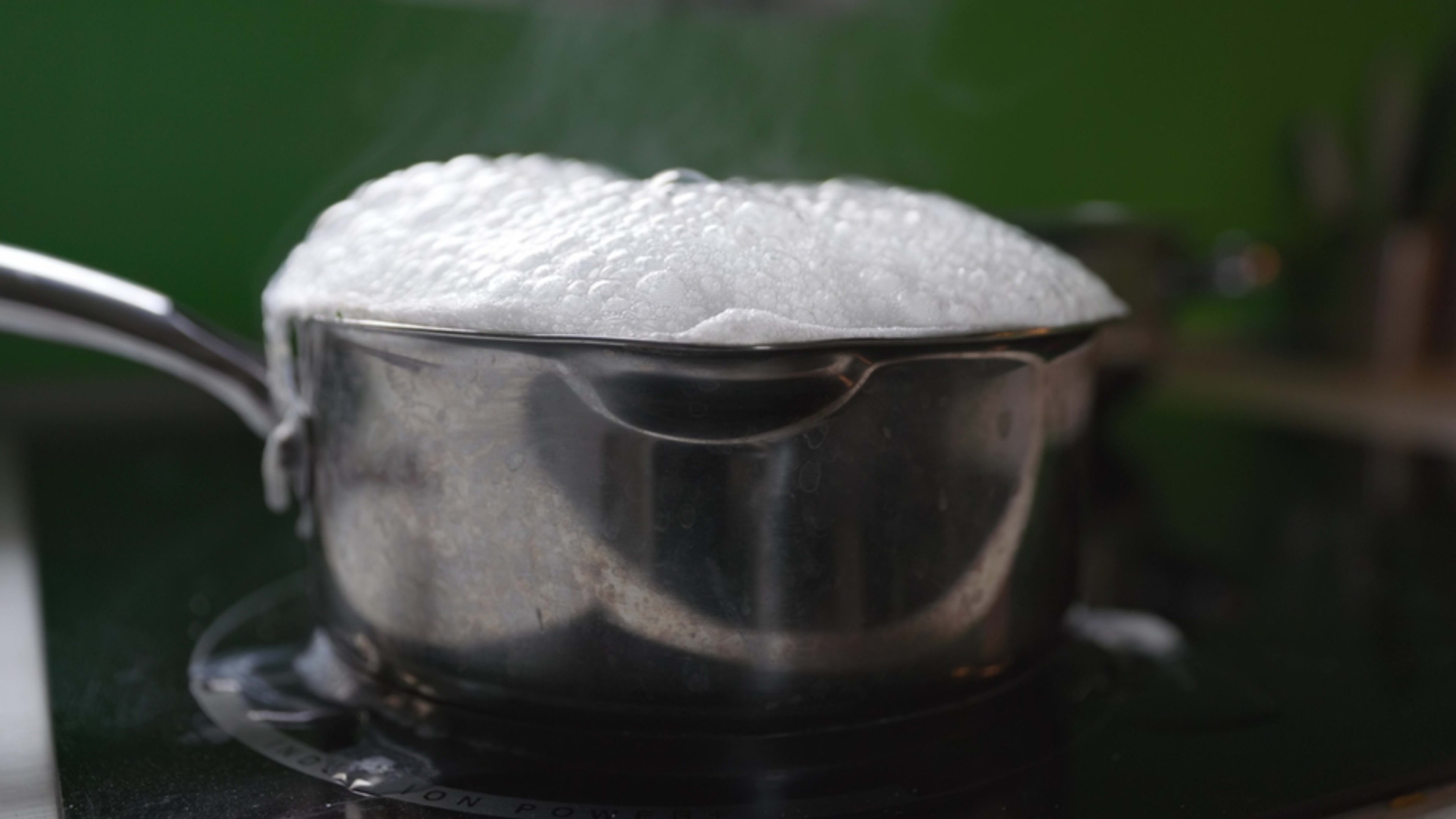 The Easy Way to Stop Pots From Boiling Over - Men's Journal