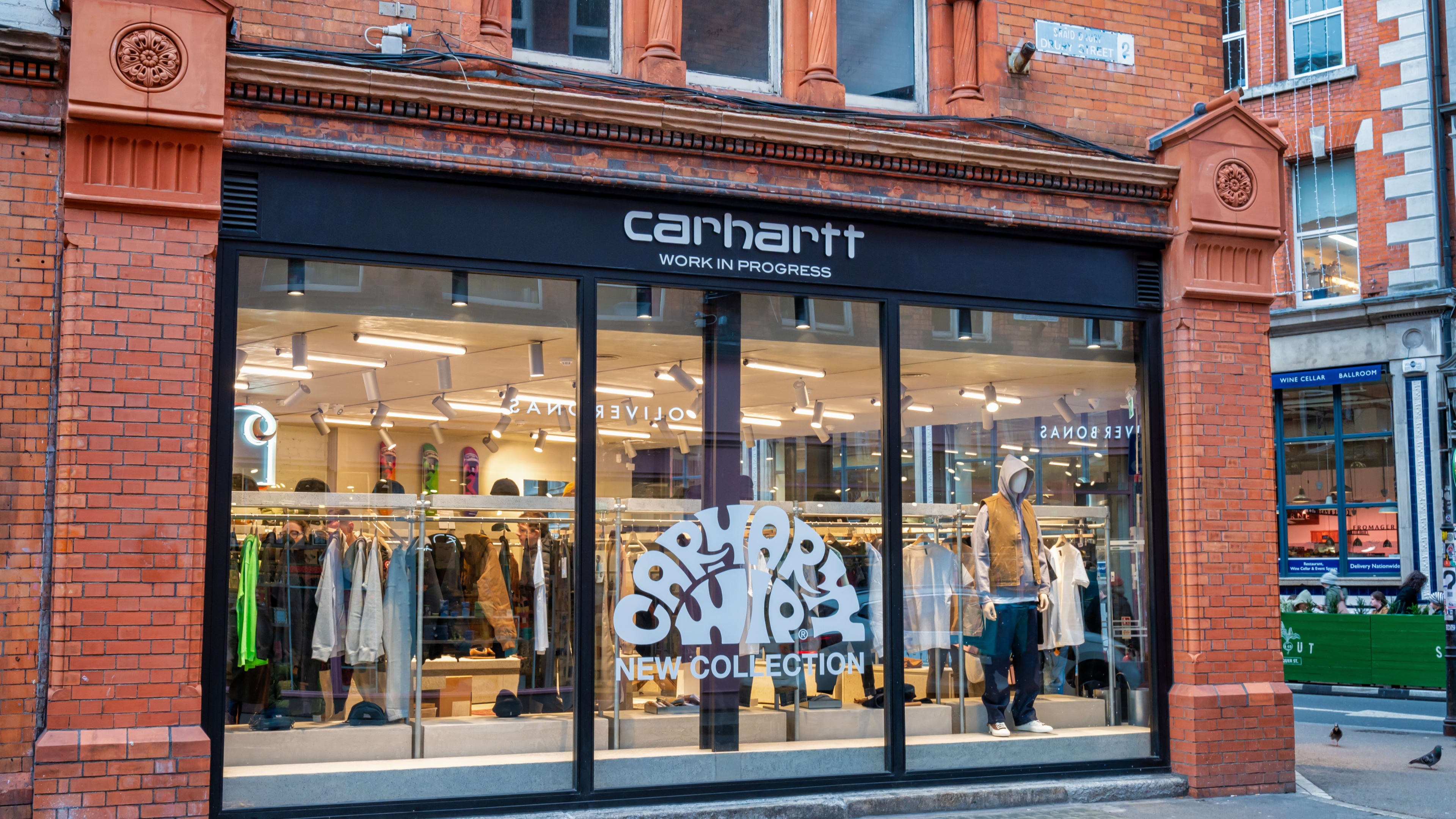 Carhartt WIP’s Throwback Cargo Pants Are Now on Sale for $87 - Men's ...