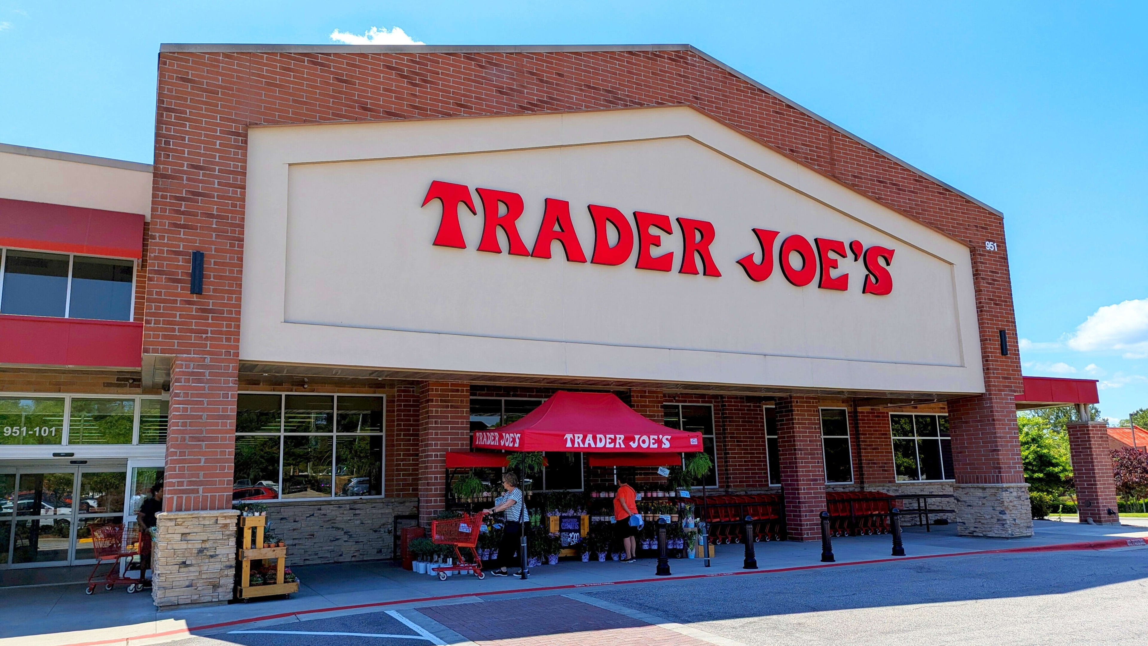 Trader Joe's Brings Back Fan-Favorite Salty, Sweet Fall Snack - Men's ...