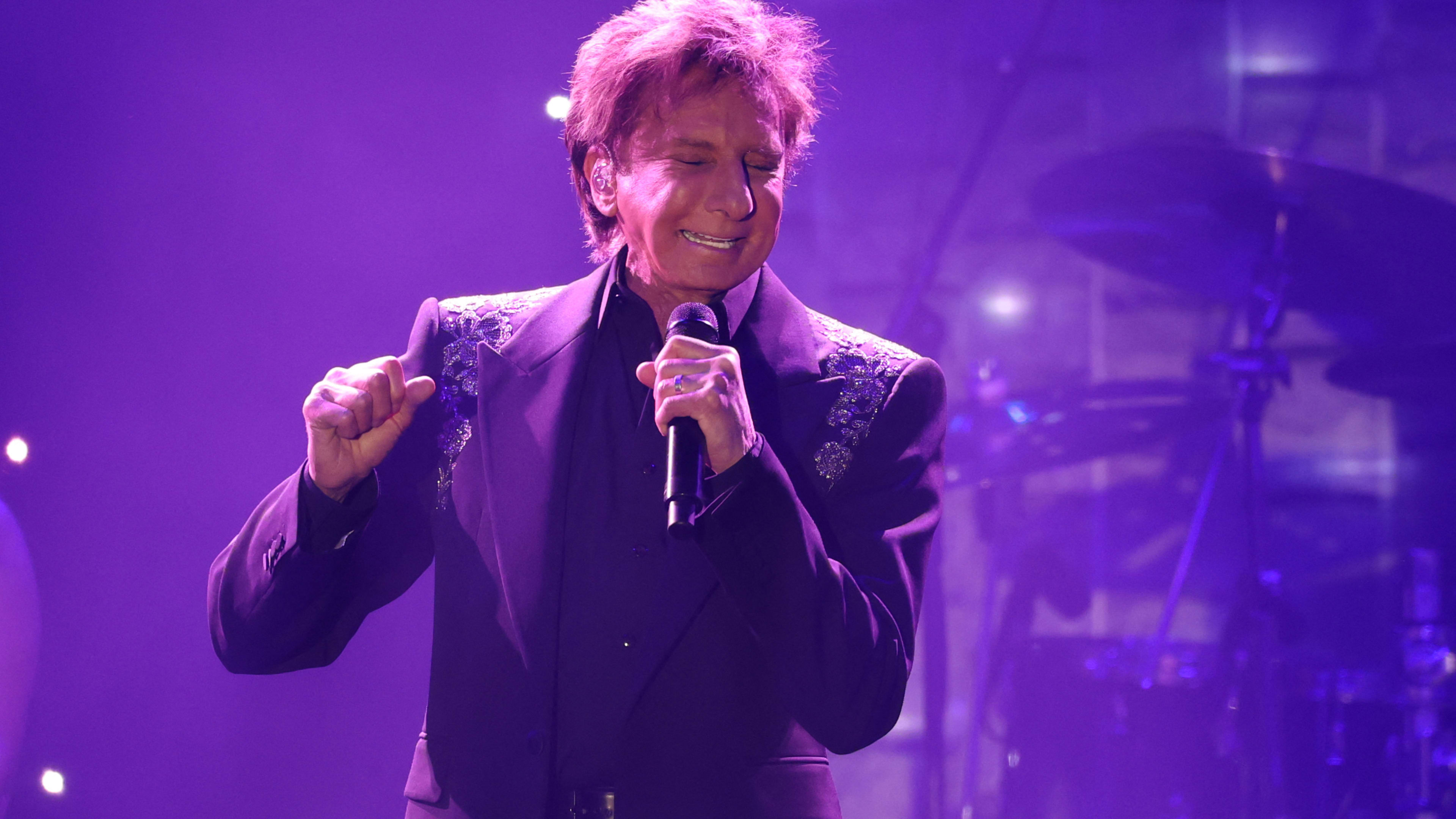 Beloved ’70s Singer, 82, Has Fans Emotional Over Farewell Tour: 'An ...