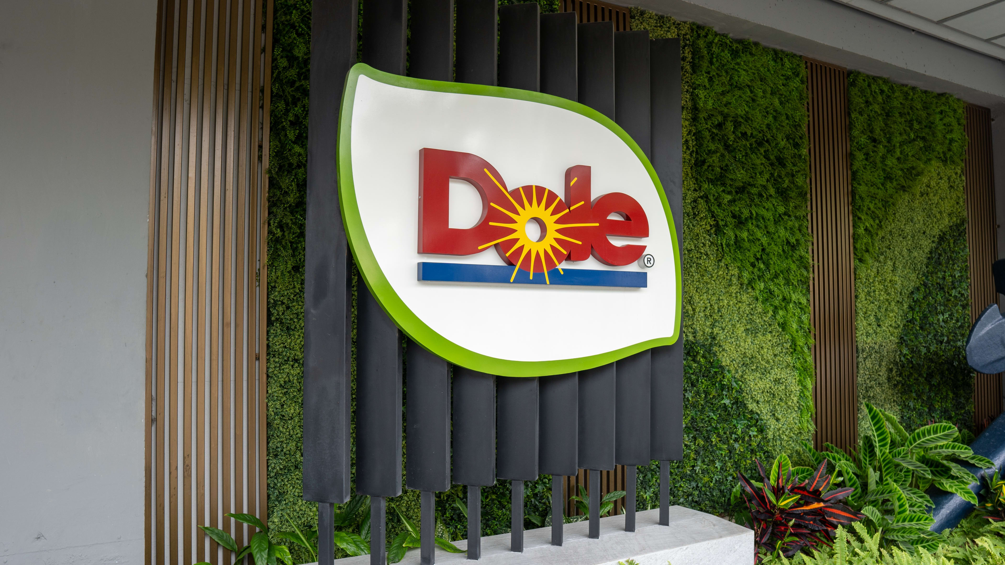 Dole's New, Sweeter Pineapple Tastes Like a Piña Colada - Men's Journal