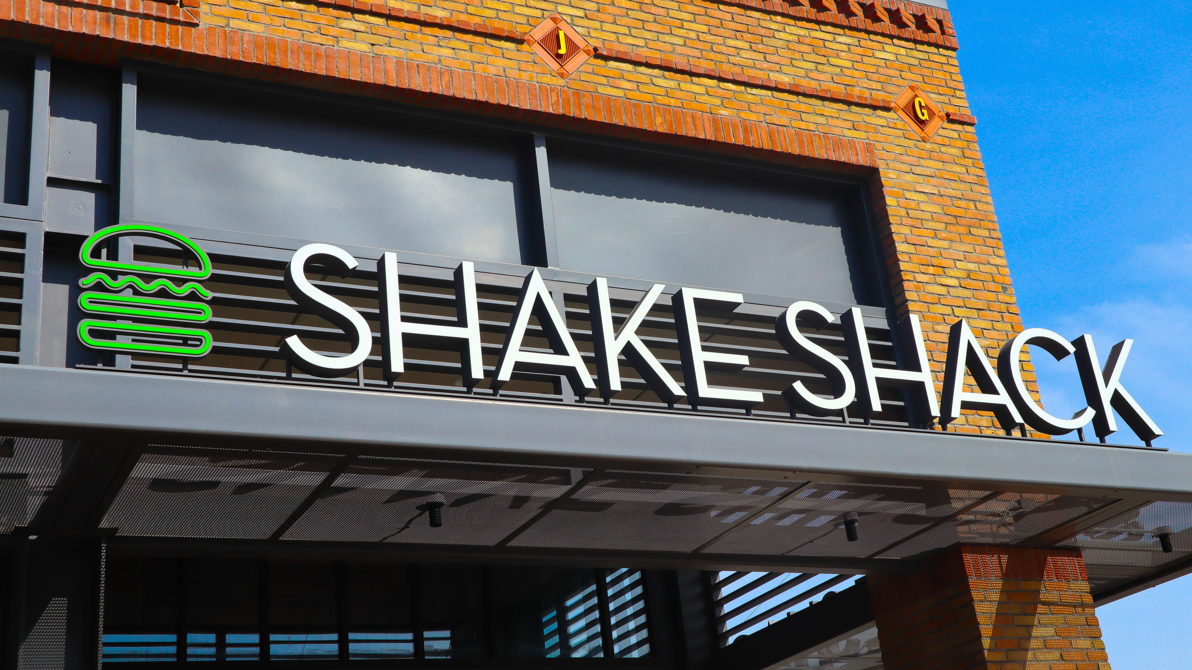 Shake Shack Expands to New Location and Locals are Excited - Men's Journal
