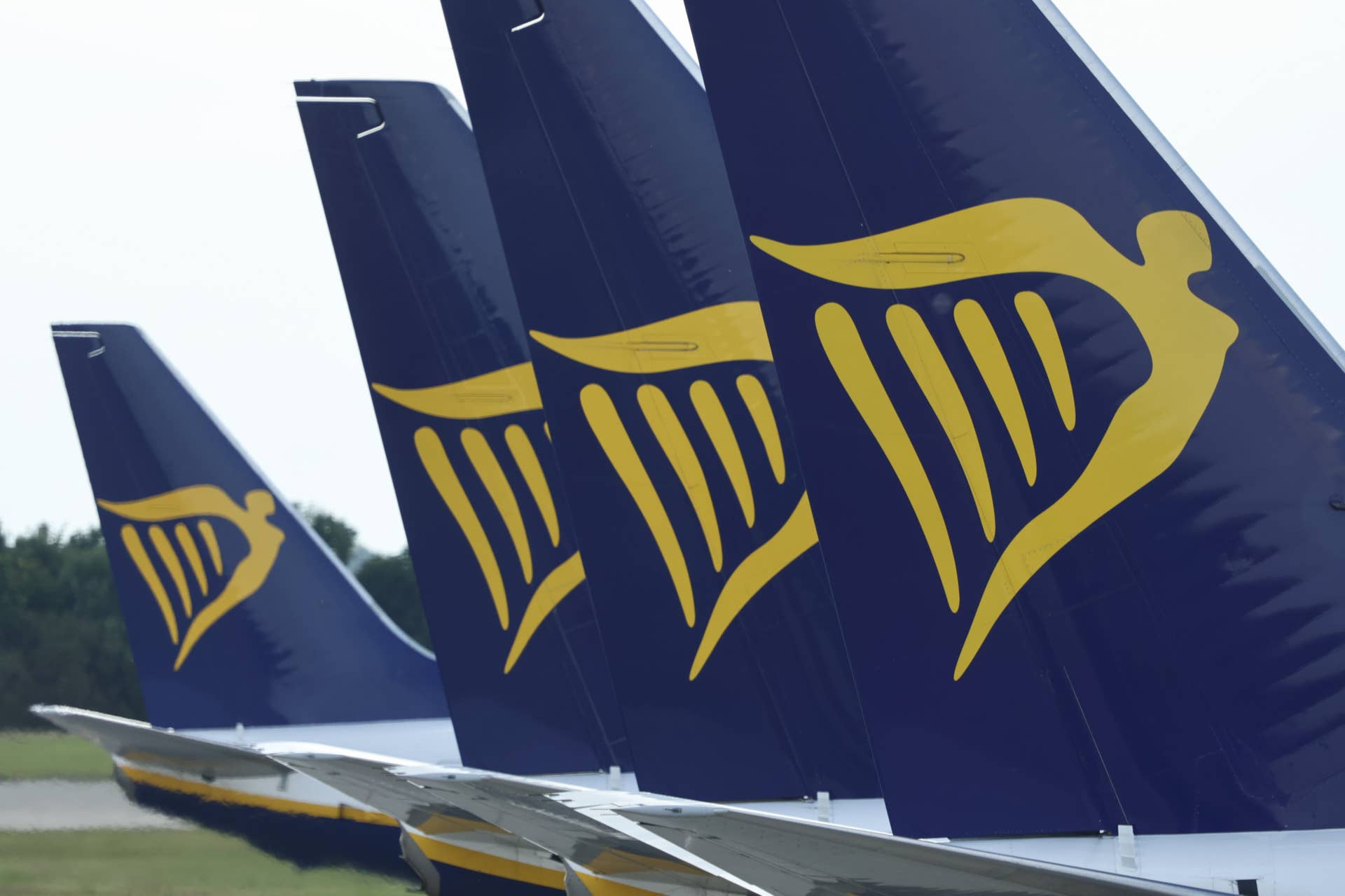 Passenger Jet 'Came Within Six Minutes of Running out of Fuel' Amid 100 ...