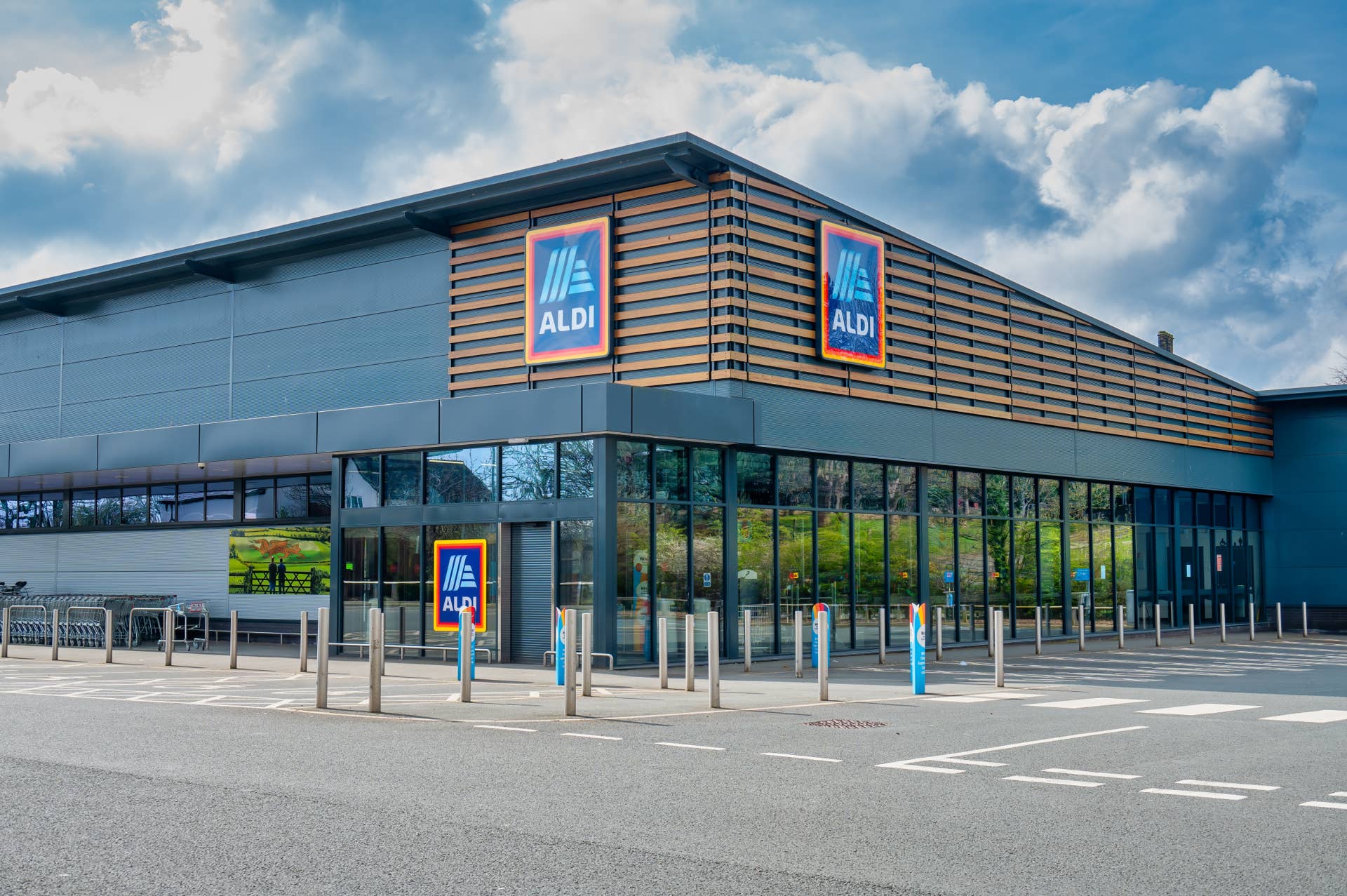 Aldi's New Hanging Pantry Containers Are Flying Off Shelves - Men's Journal
