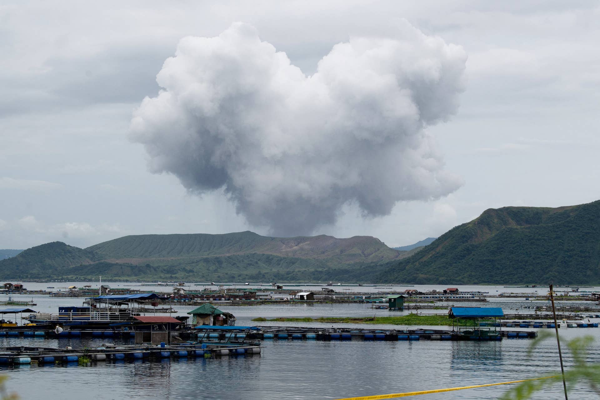 Incredible Footage Captures World's Latest Volcanic Eruption - Men's ...