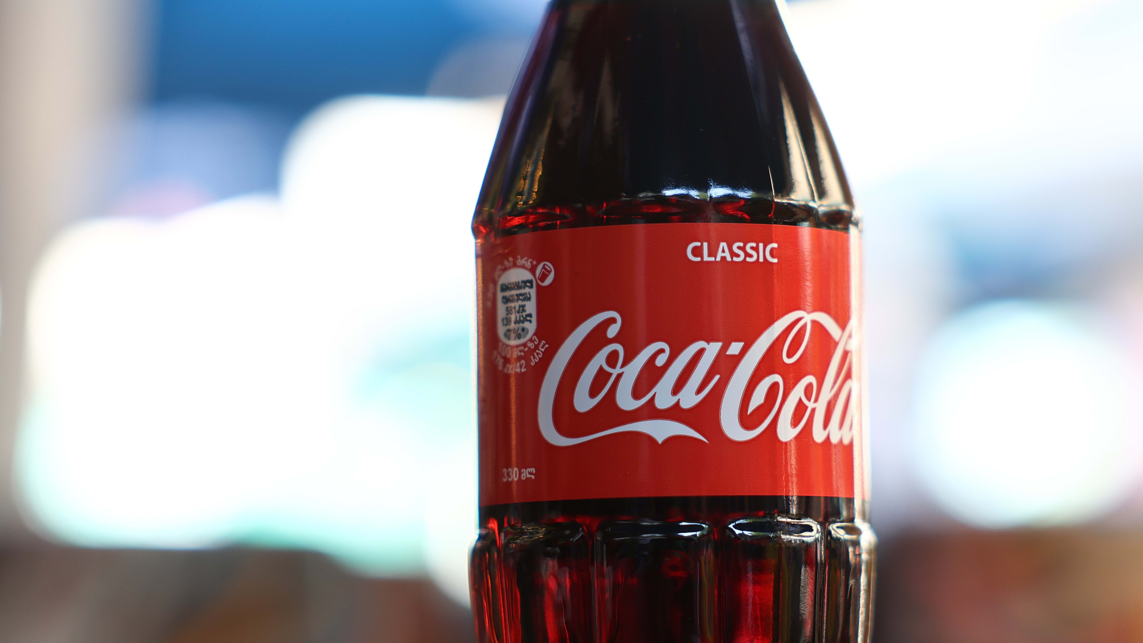 Coca‑Cola’s AI Christmas Ad Backlash Sparks Creator's Blunt Response ...
