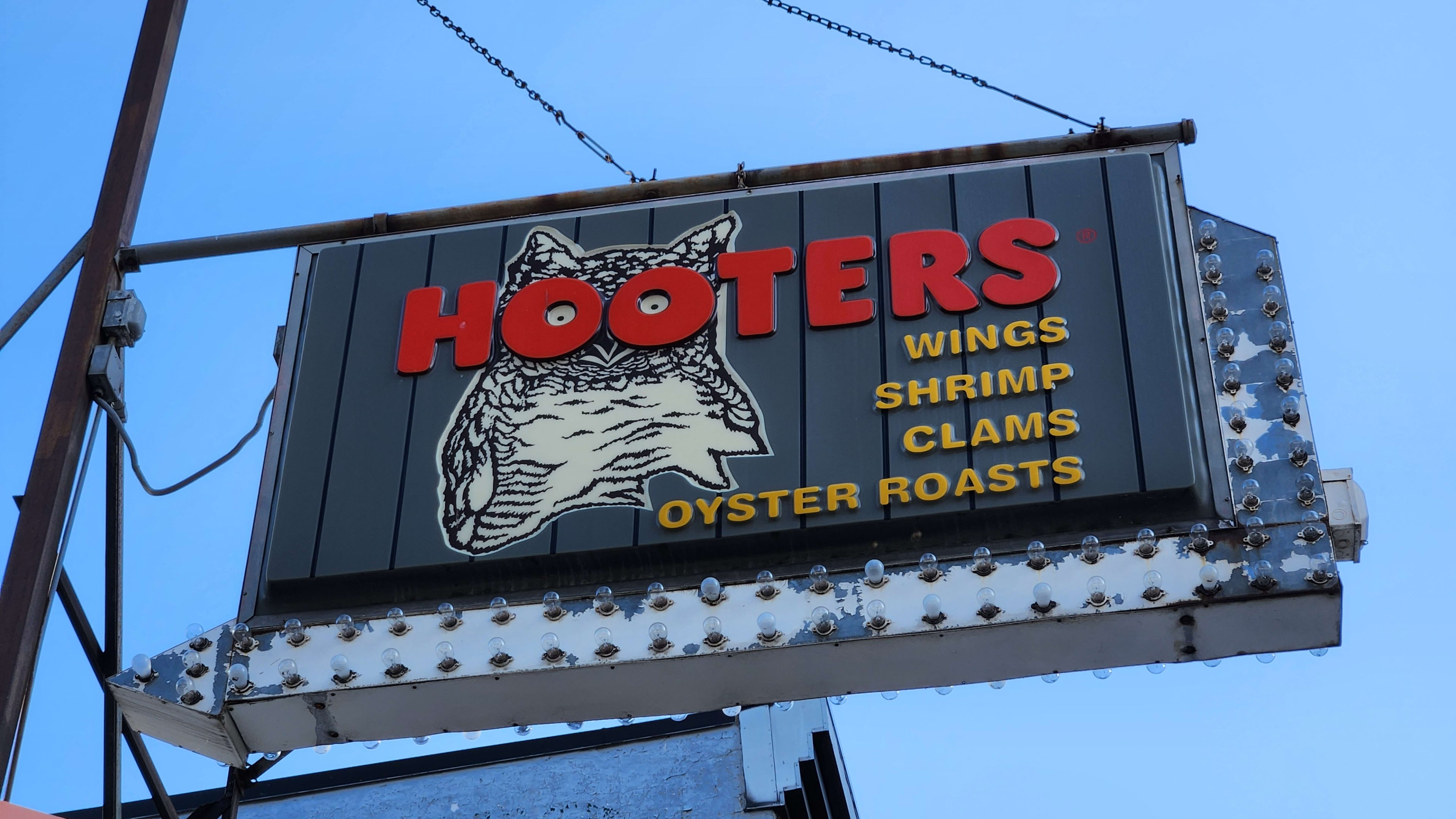 Original Hooters Founders Are Back and Dialing In the 1980s - Men's Journal