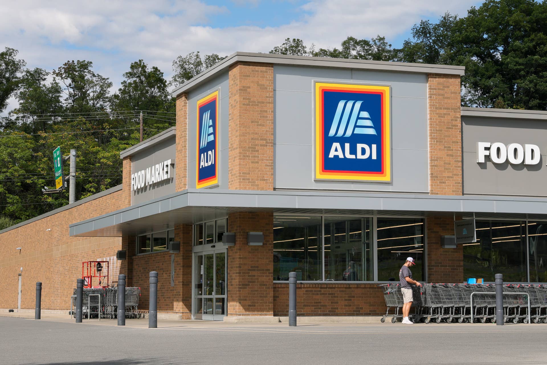 Aldi’s $40 Fold-Out Table Is the Affordable Tailgating Essential You’ll ...