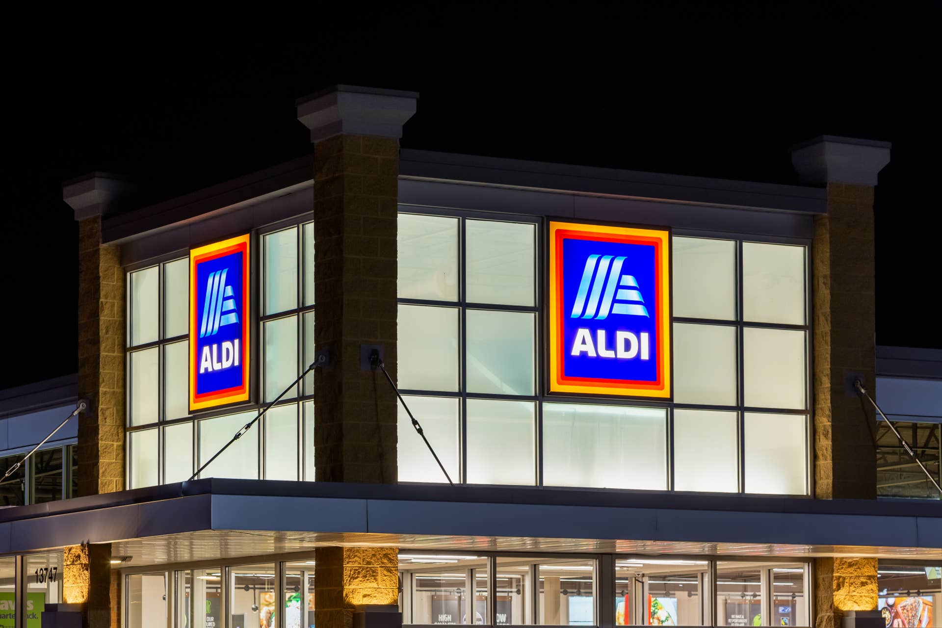Aldi’s $15 Wooden Buffet Server Is the Best Budget Hosting Find - Men's ...
