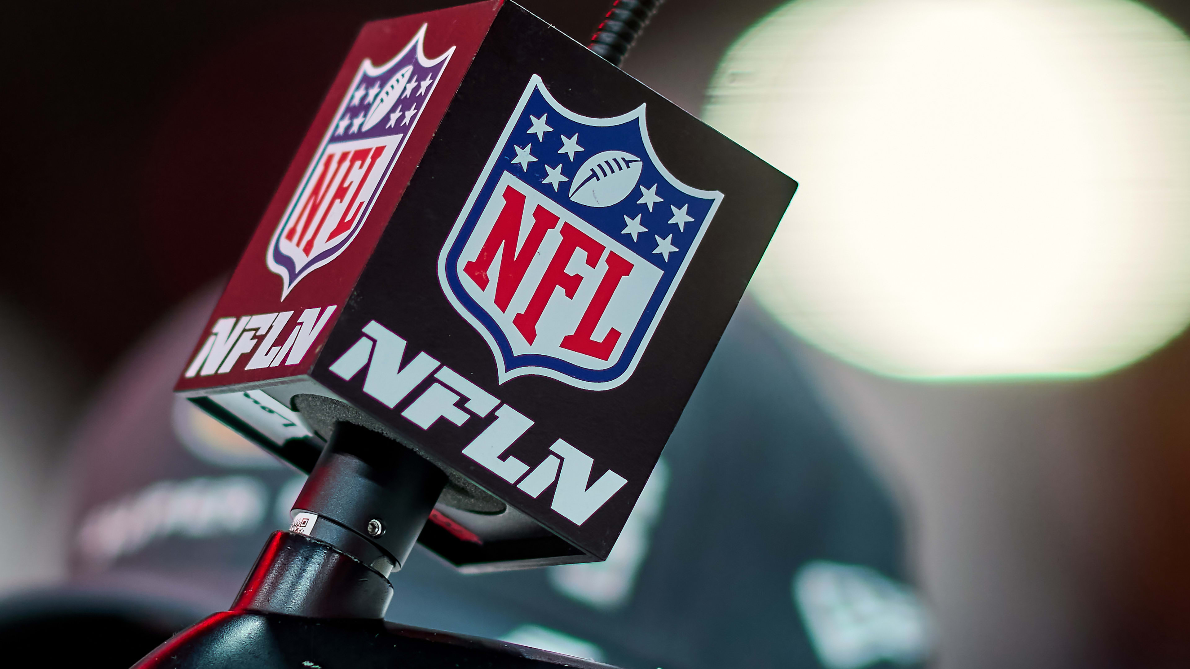 NFL Reporter Trolls Ex-Boyfriend With Help of Former NFL Star - Men's ...