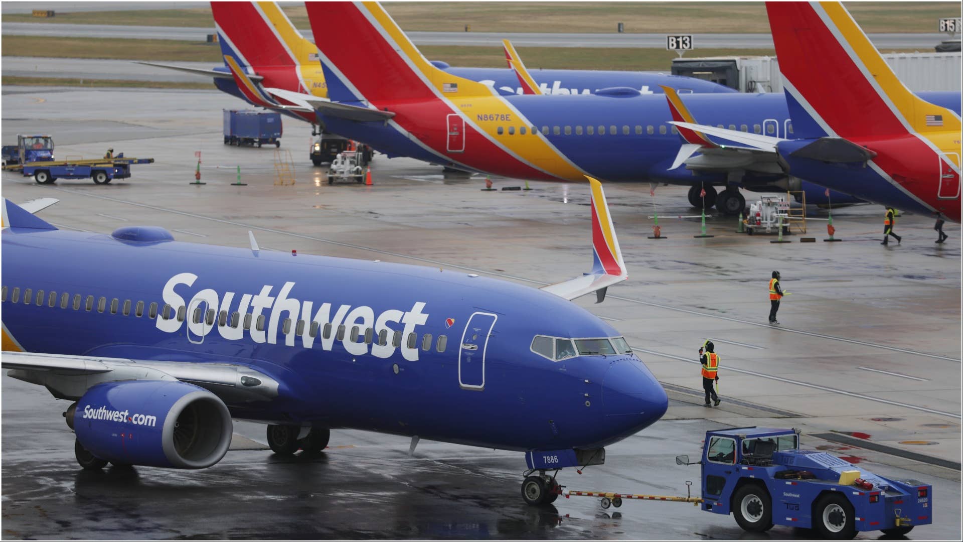 Southwest Airlines CFO Sends Clear Message to Upset Passengers - Men's ...