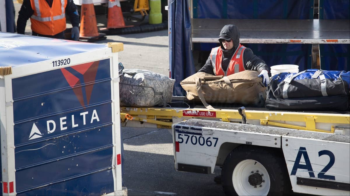 Delta Air Lines Makes Major Move Before Thanksgiving - Men's Journal