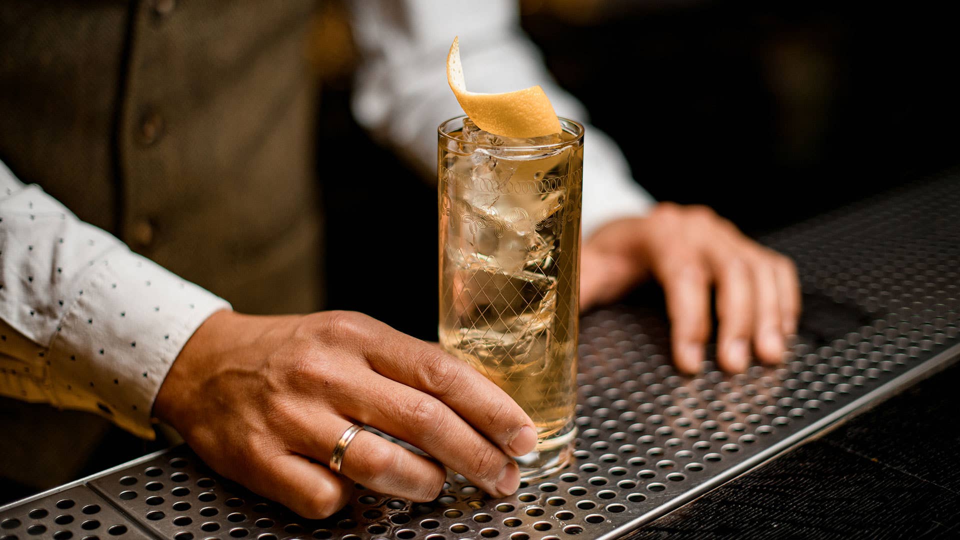 Secrets to Making a Whiskey Highball as Good as the Pros - Men's Journal