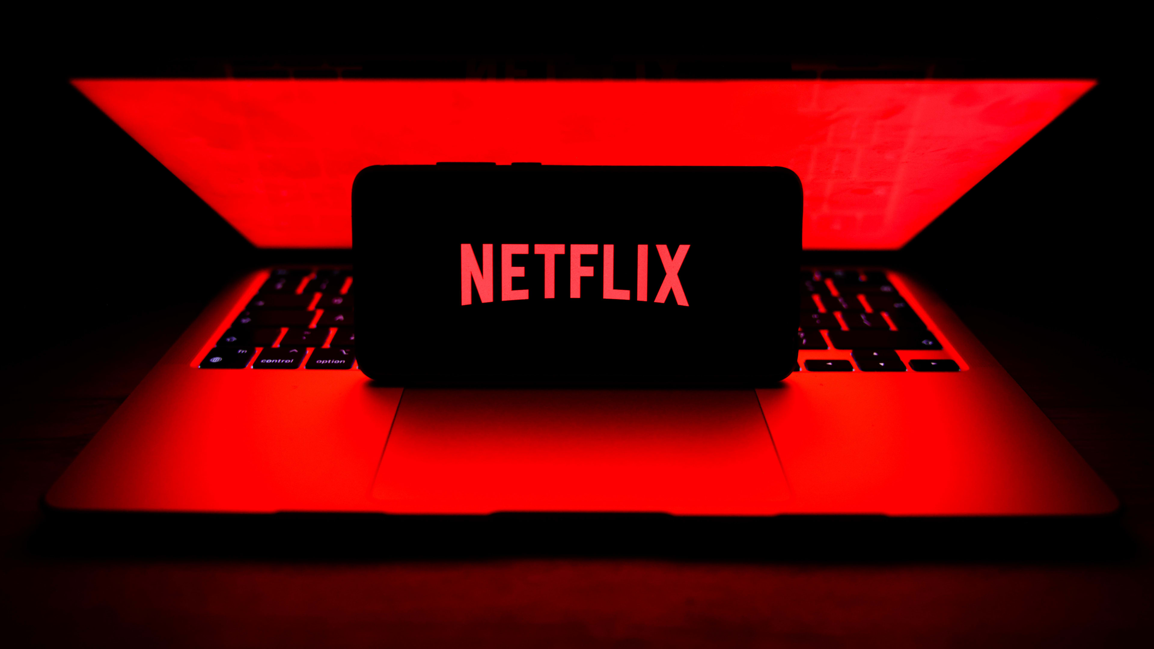 A ‘Certified Fresh’ Hit Hulu Series Debuts on Netflix This Week - Men's ...