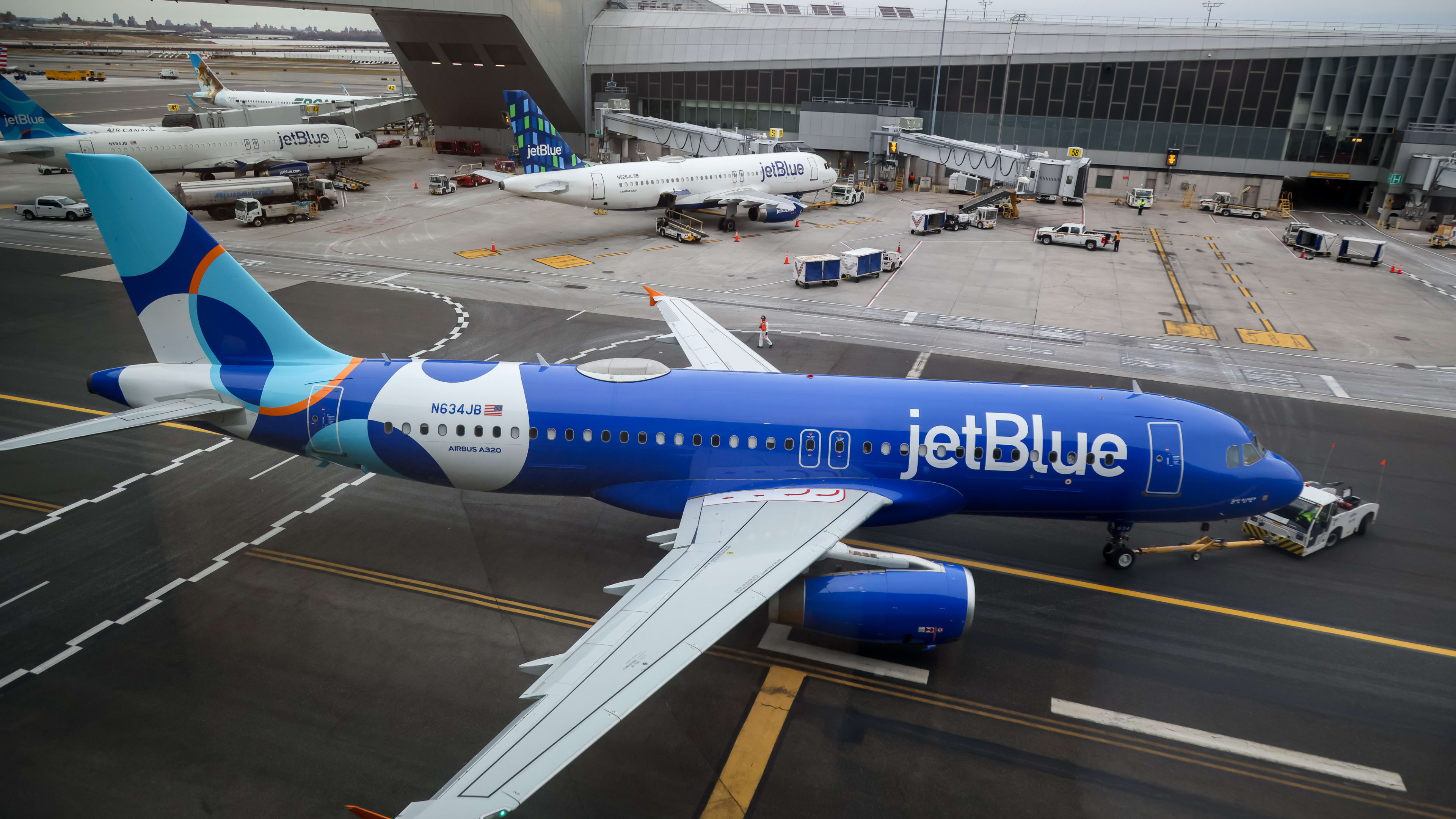 JetBlue, United & American Airlines Cancel 400 Flights, Stranding ...