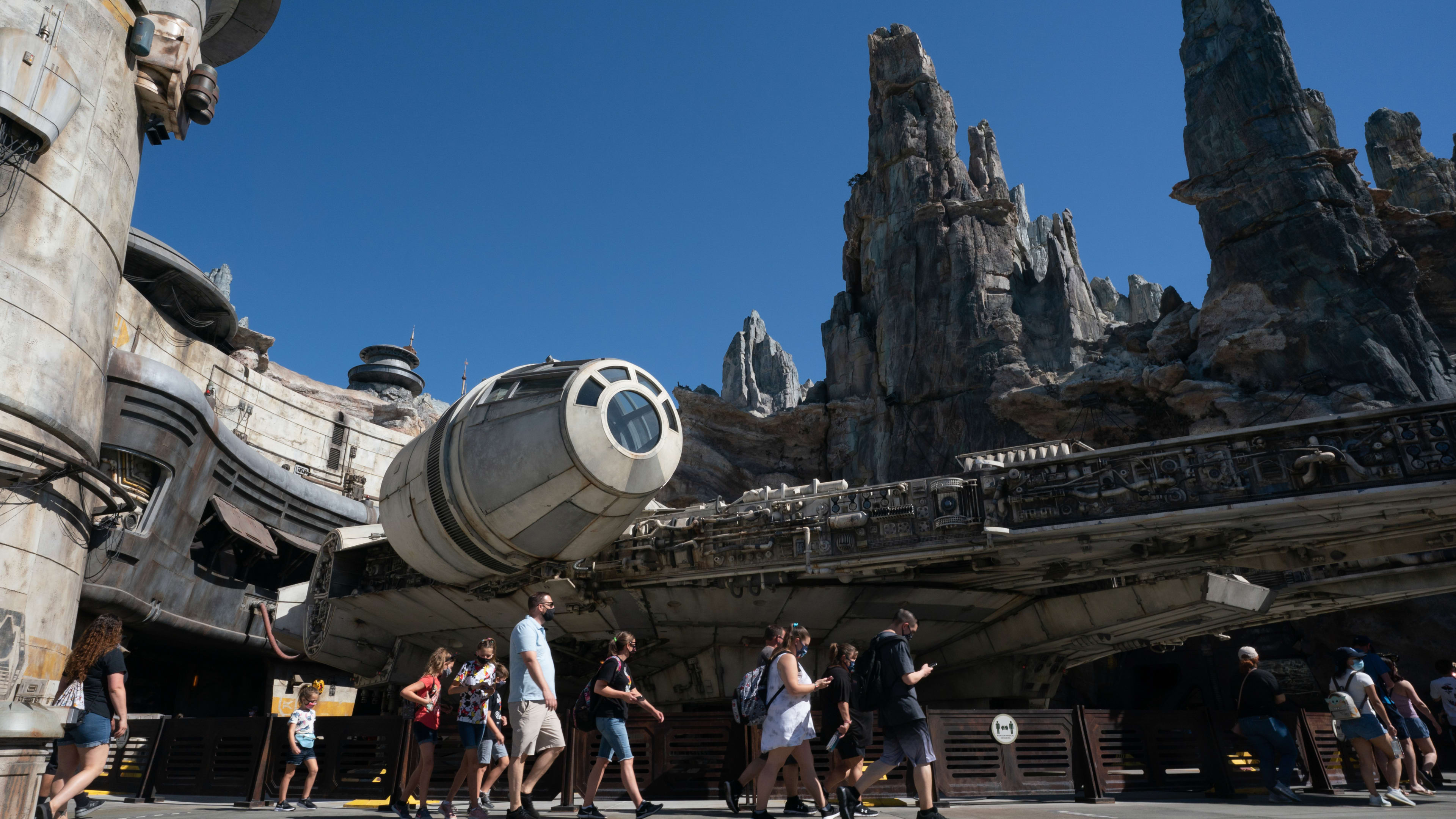 Disney Finally Making Major Change to 'Star Wars: Galaxy's Edge' - Men ...