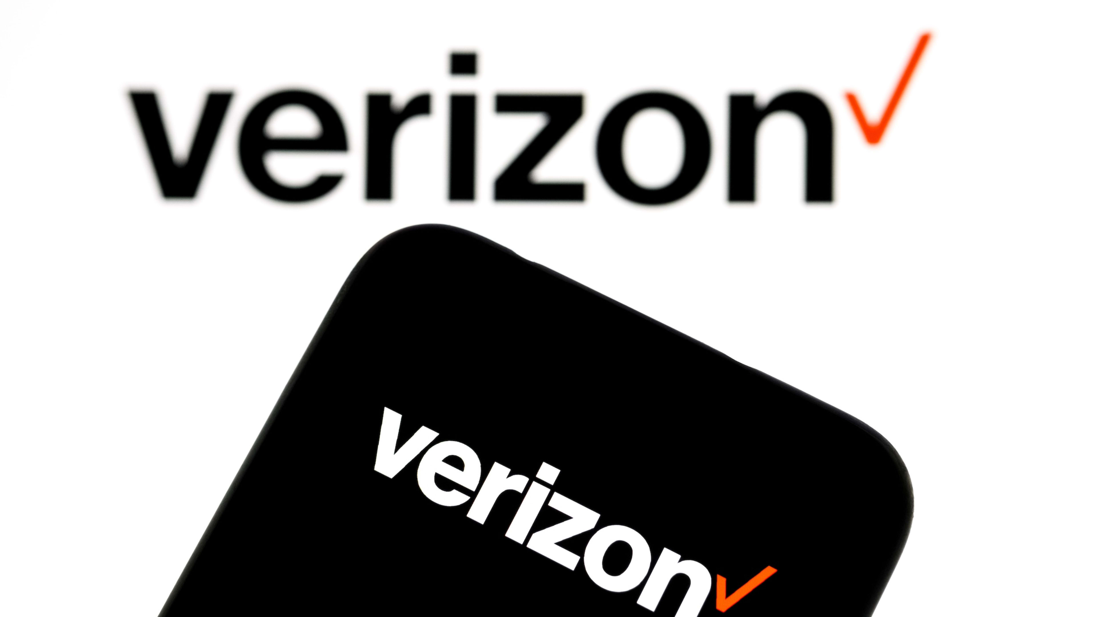Verizon Decision Sparks Outrage After Mass Service Outage: 'This is a ...
