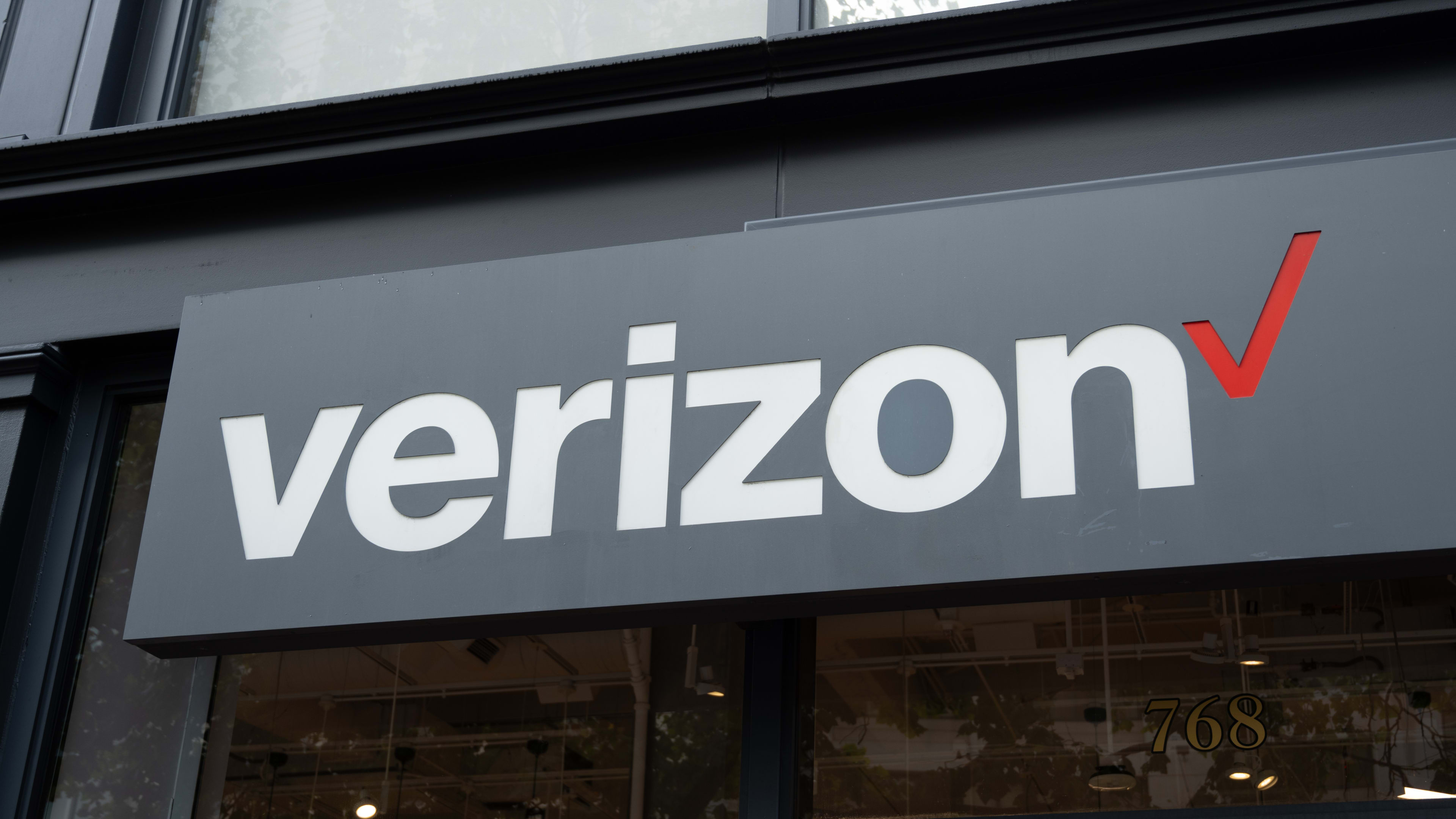 How to Check If You’re Eligible for Verizon's Outage Credit - Men's Journal